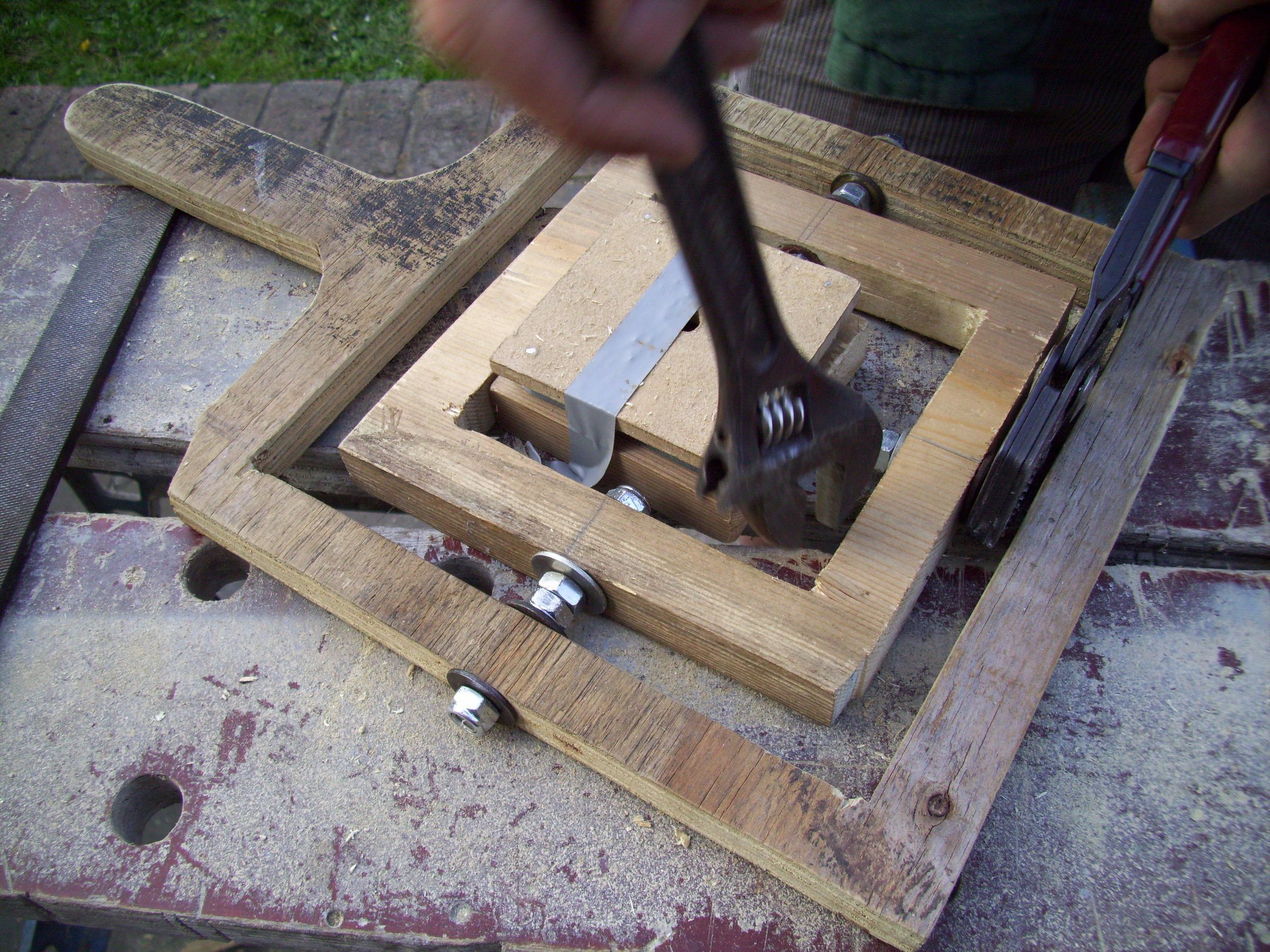 Homemade Steadicam : 5 Steps - Instructables