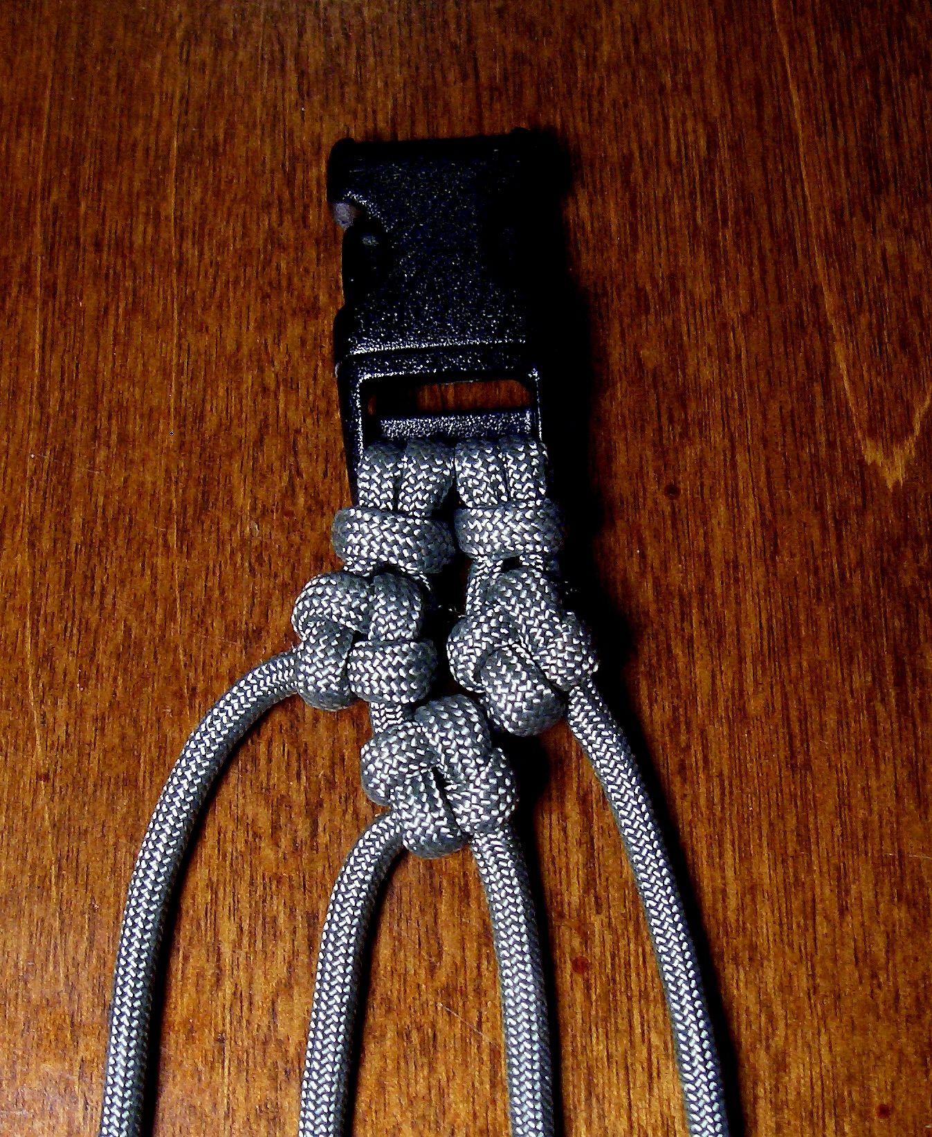 Cross Knot Paracord Lanyard : 13 Steps (with Pictures) - Instructables