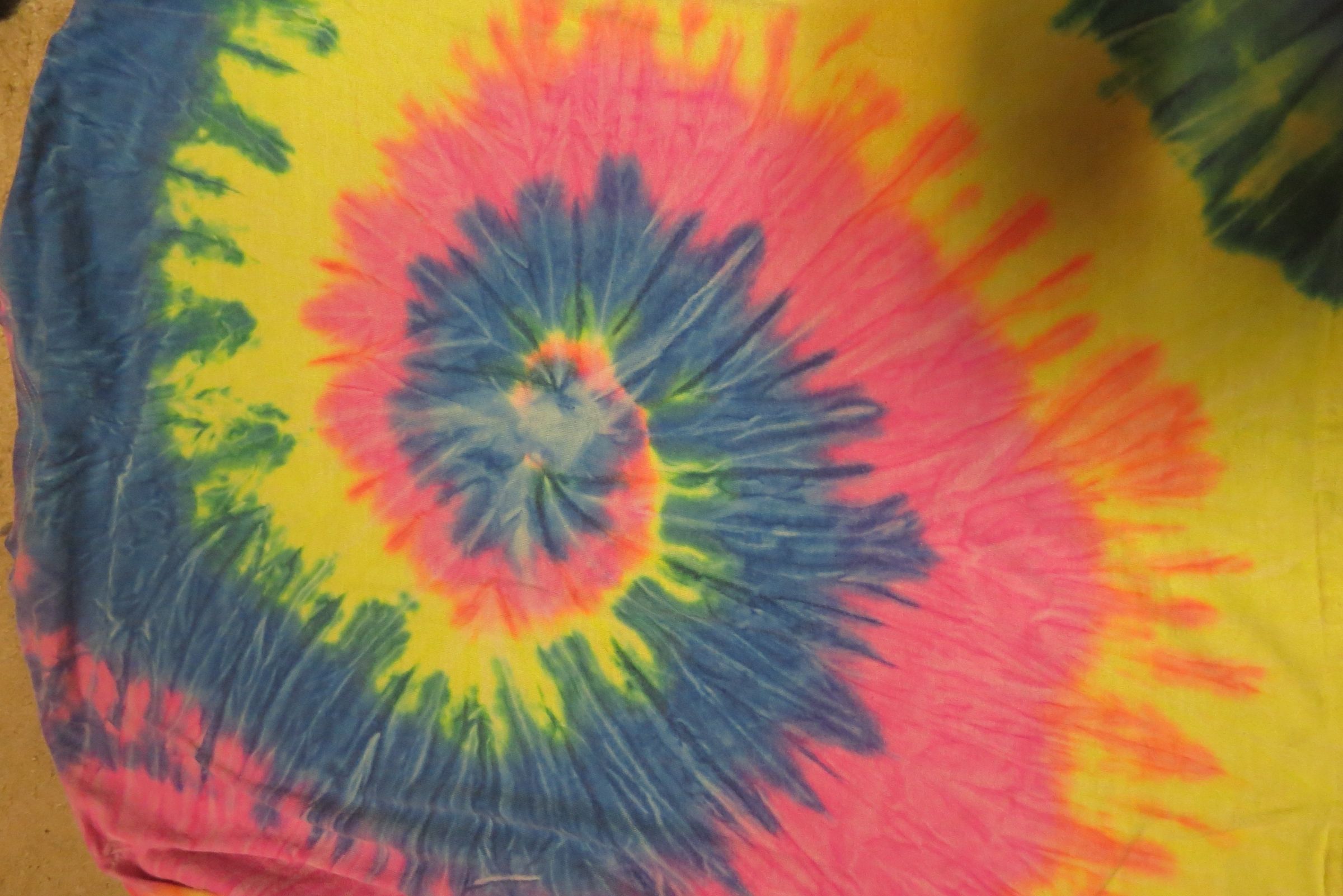 How to Paint a Rainbow Tie-dye Design : 4 Steps (with Pictures ...