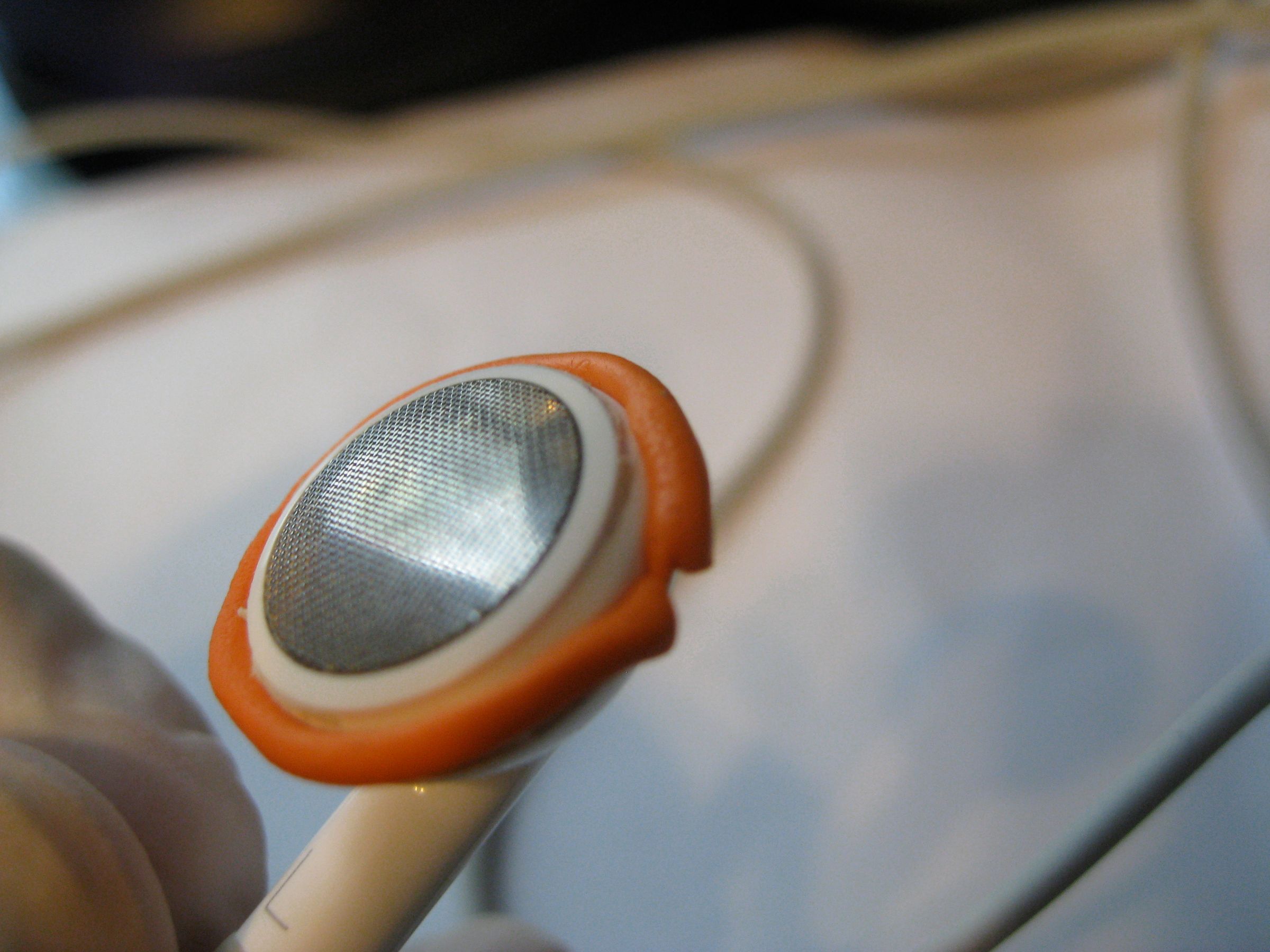 Fix Earbud Headphones With Sugru : 6 Steps (with Pictures) - Instructables