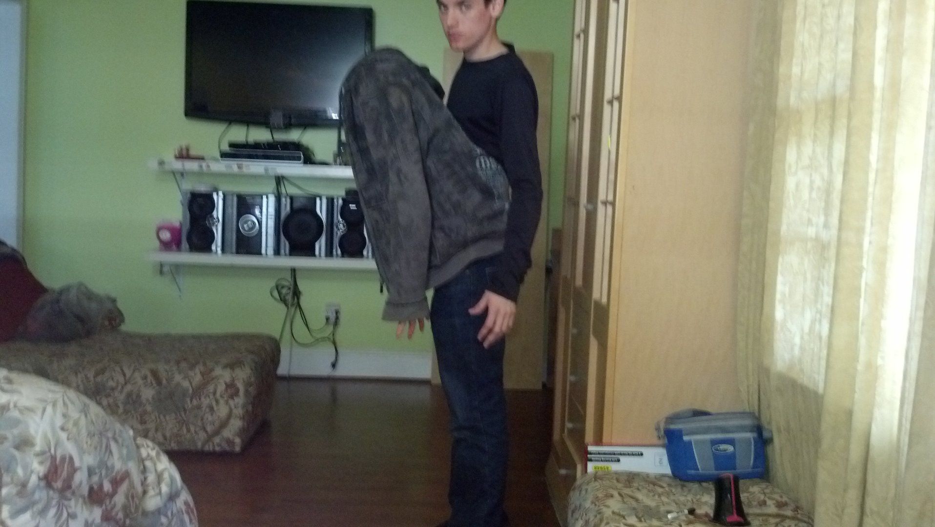 Zombie Carryng a Half Zombie! : 5 Steps - Instructables