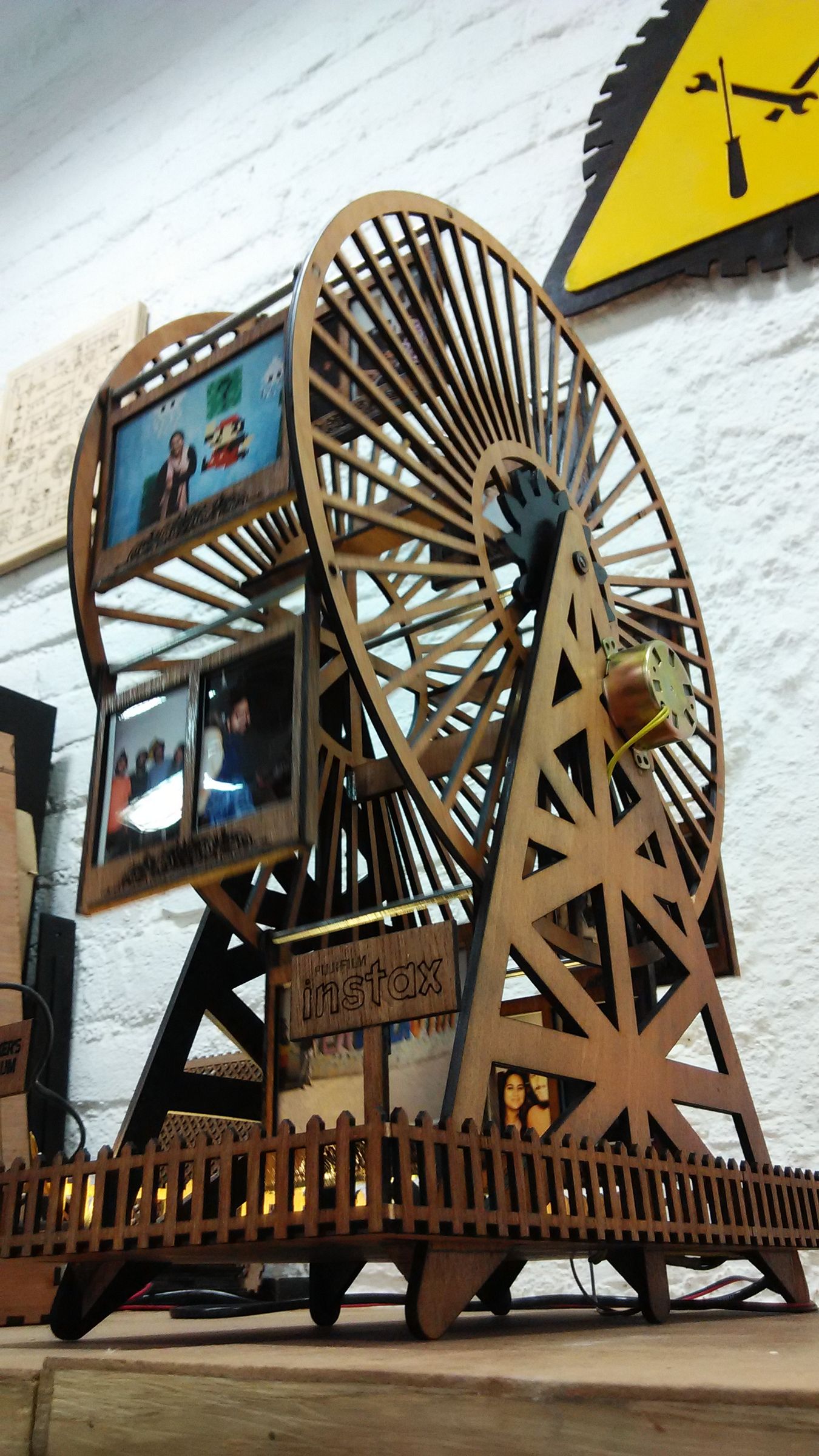 Ferris Wheel Photo Frame : 5 Steps (with Pictures) - Instructables