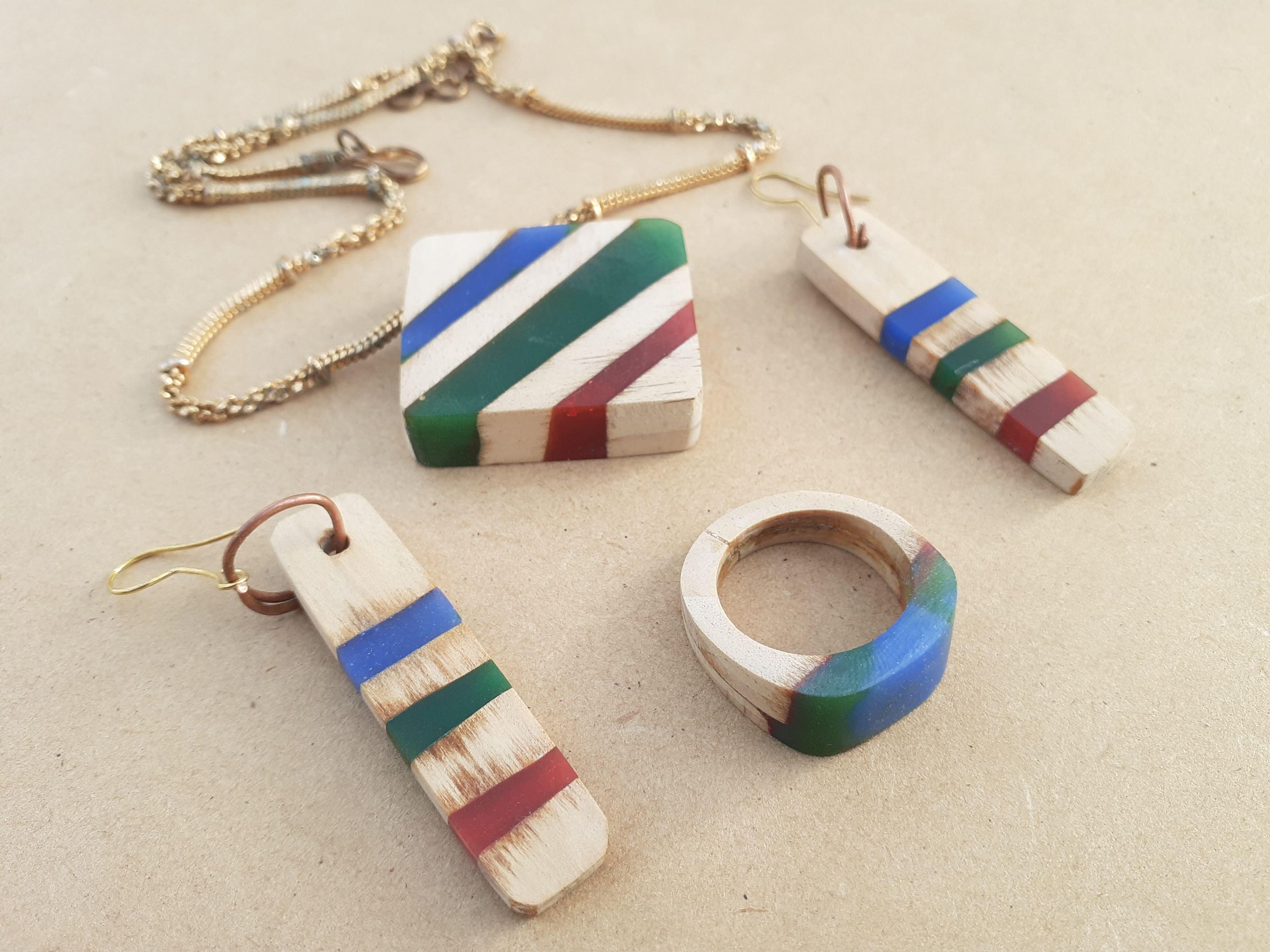 Wood + Resin Colorful Jewelry : 10 Steps (with Pictures) - Instructables