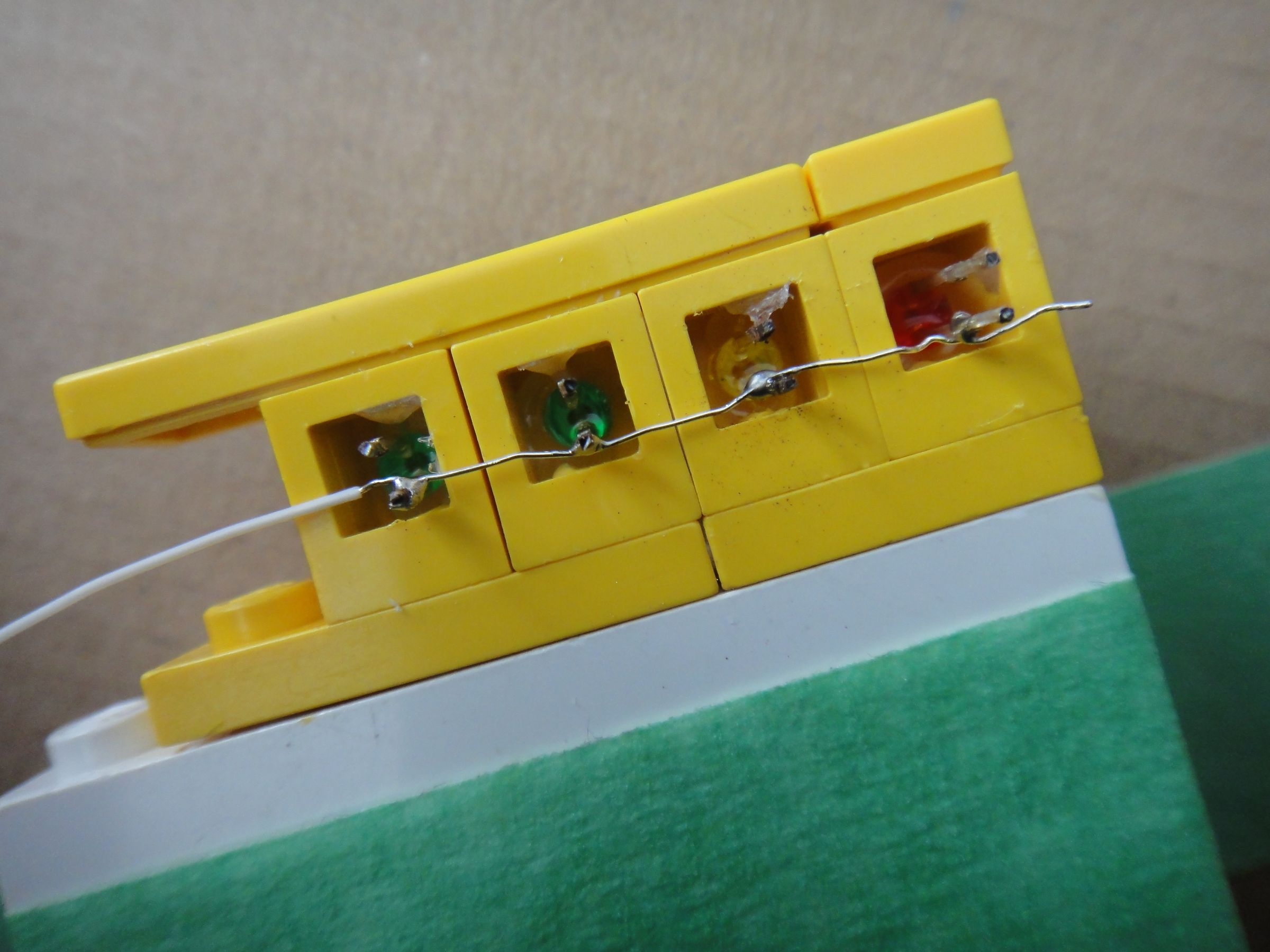 LEGO T-Intersection LED Traffic Light : 27 Steps (with Pictures ...