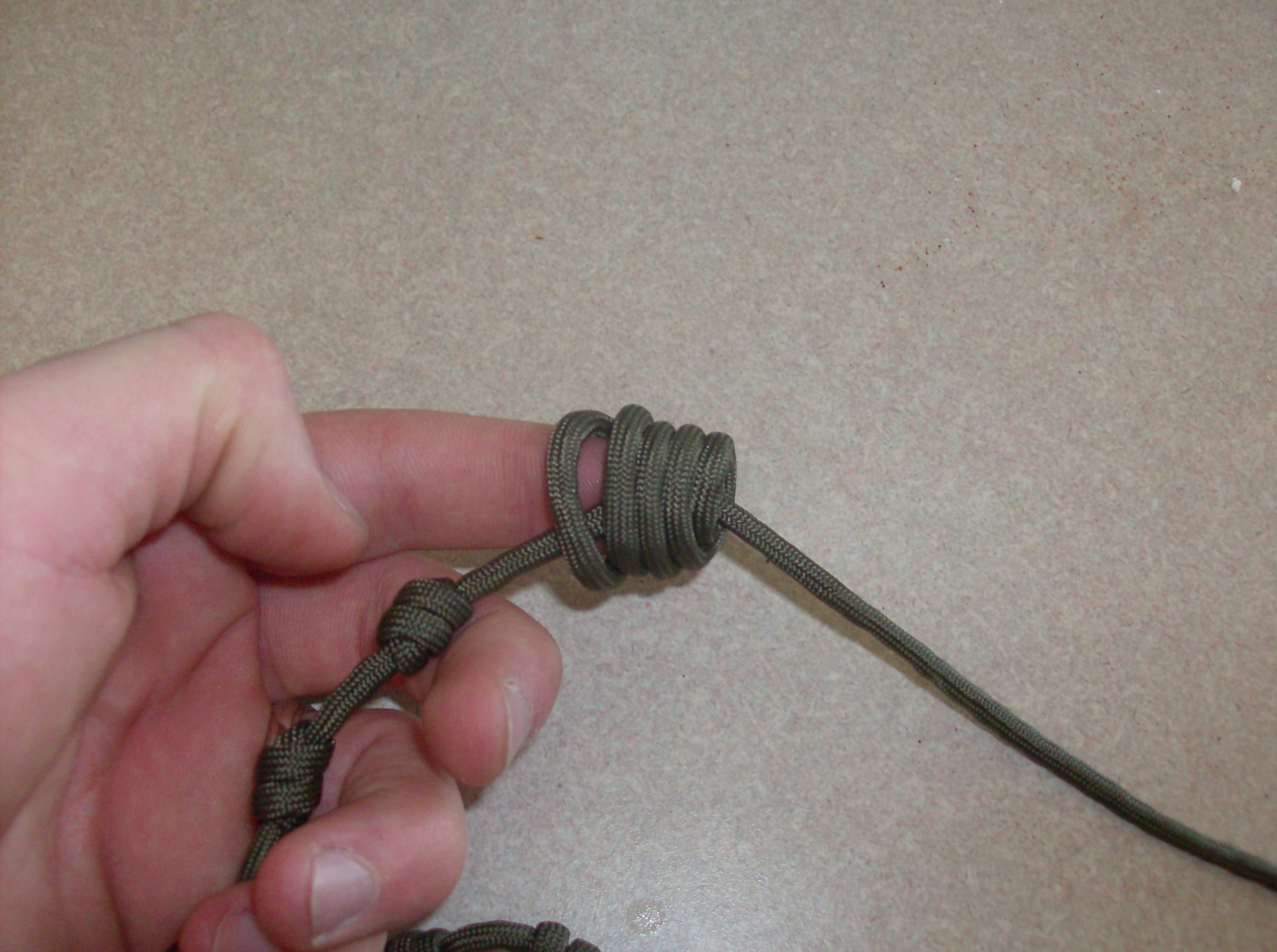 How to Make a Rosary Out of Paracord : 11 Steps - Instructables