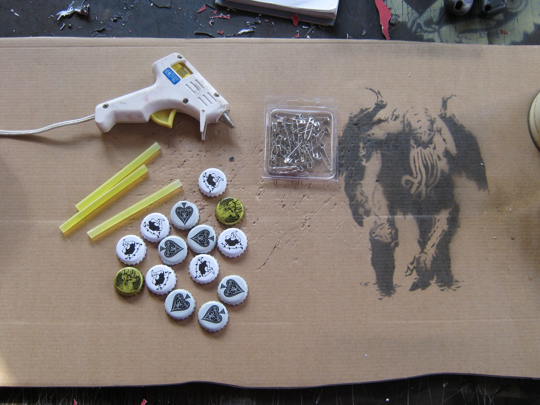 Beer Cap Buttons : 4 Steps - Instructables