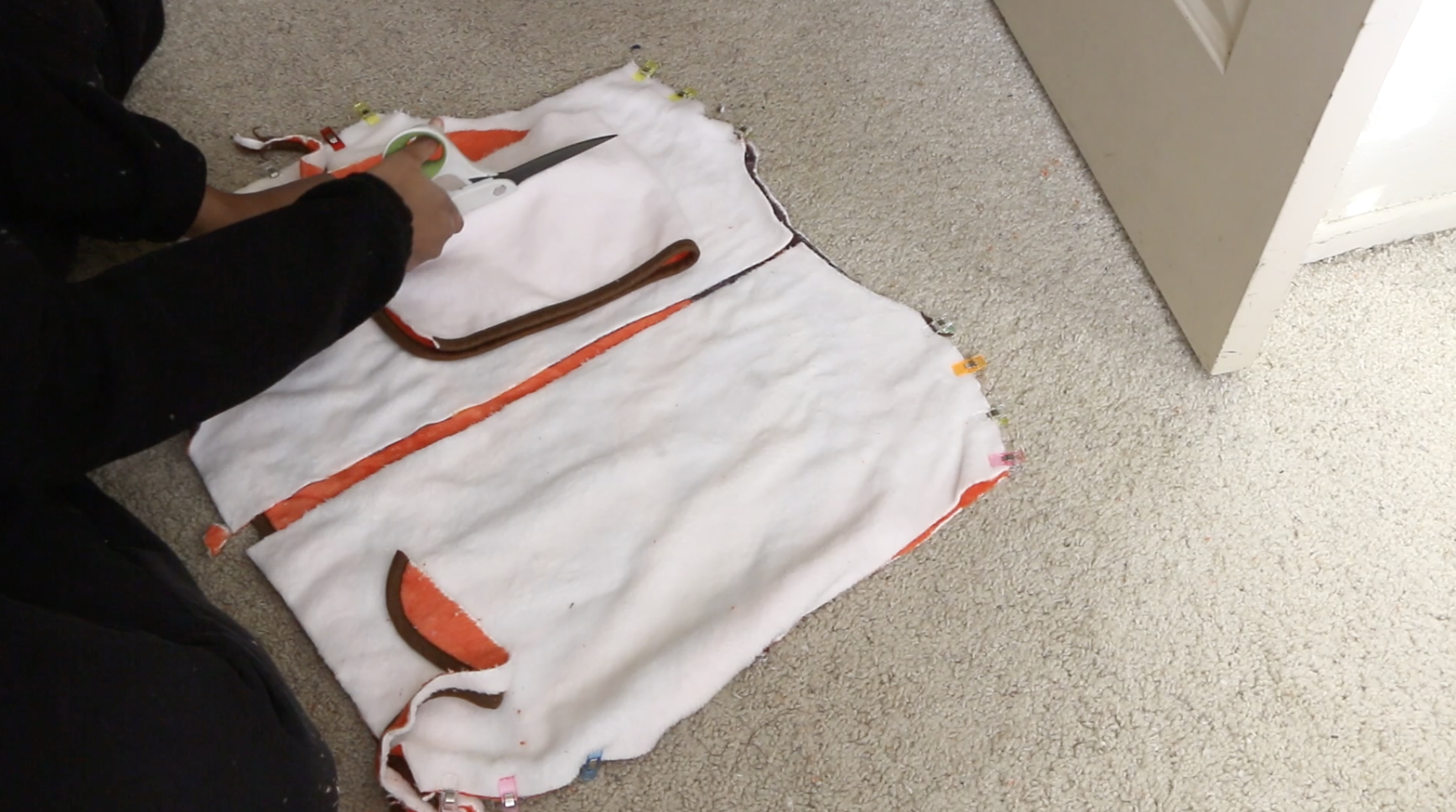 How to Sew a DIY Blanket Jacket (No Pattern Needed!) : 9 Steps (with ...