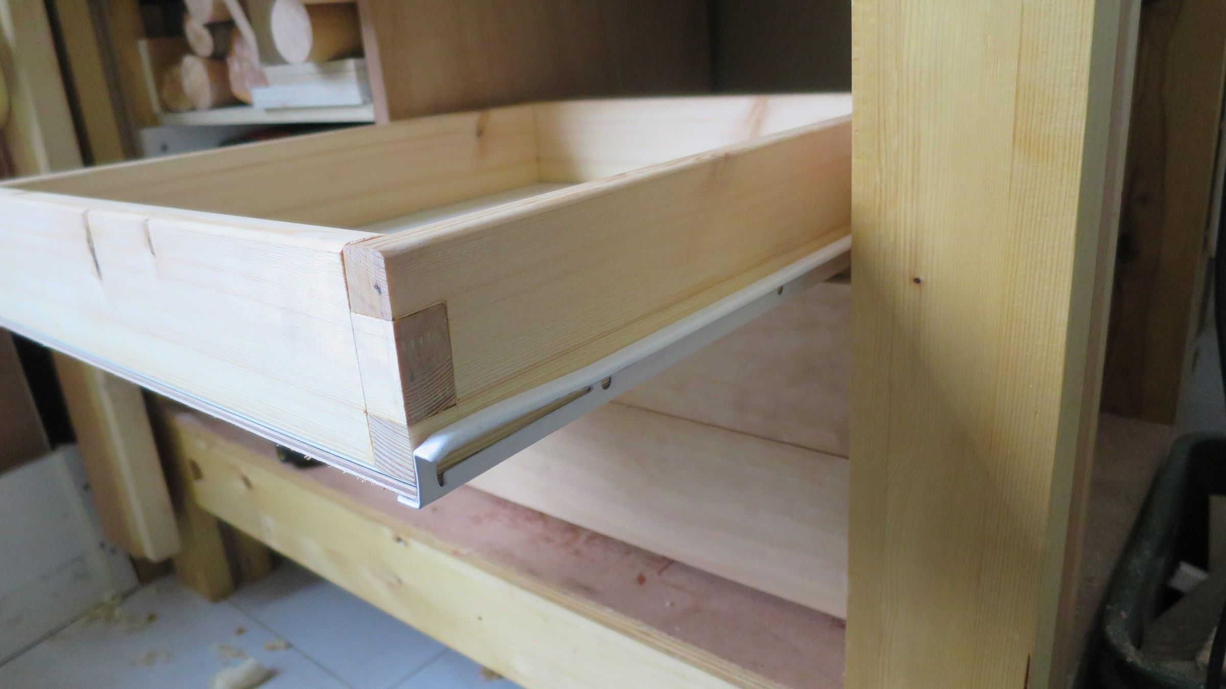 DIY Portable Workbench (knock-down Design) With a Leg Vise and Storage ...