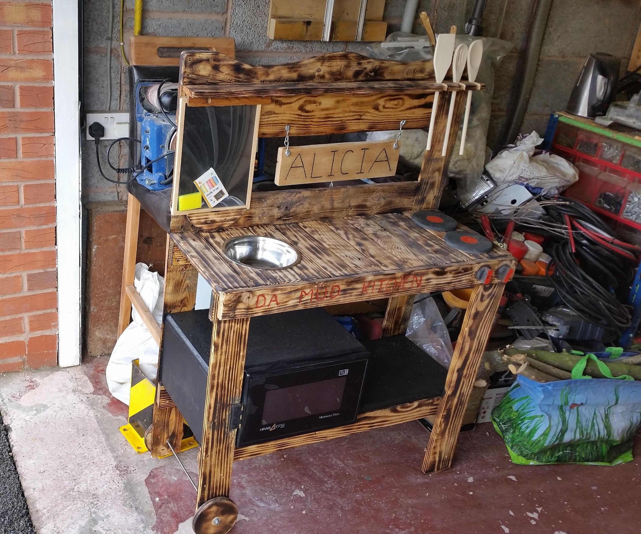 Mud Kitchen : 4 Steps - Instructables