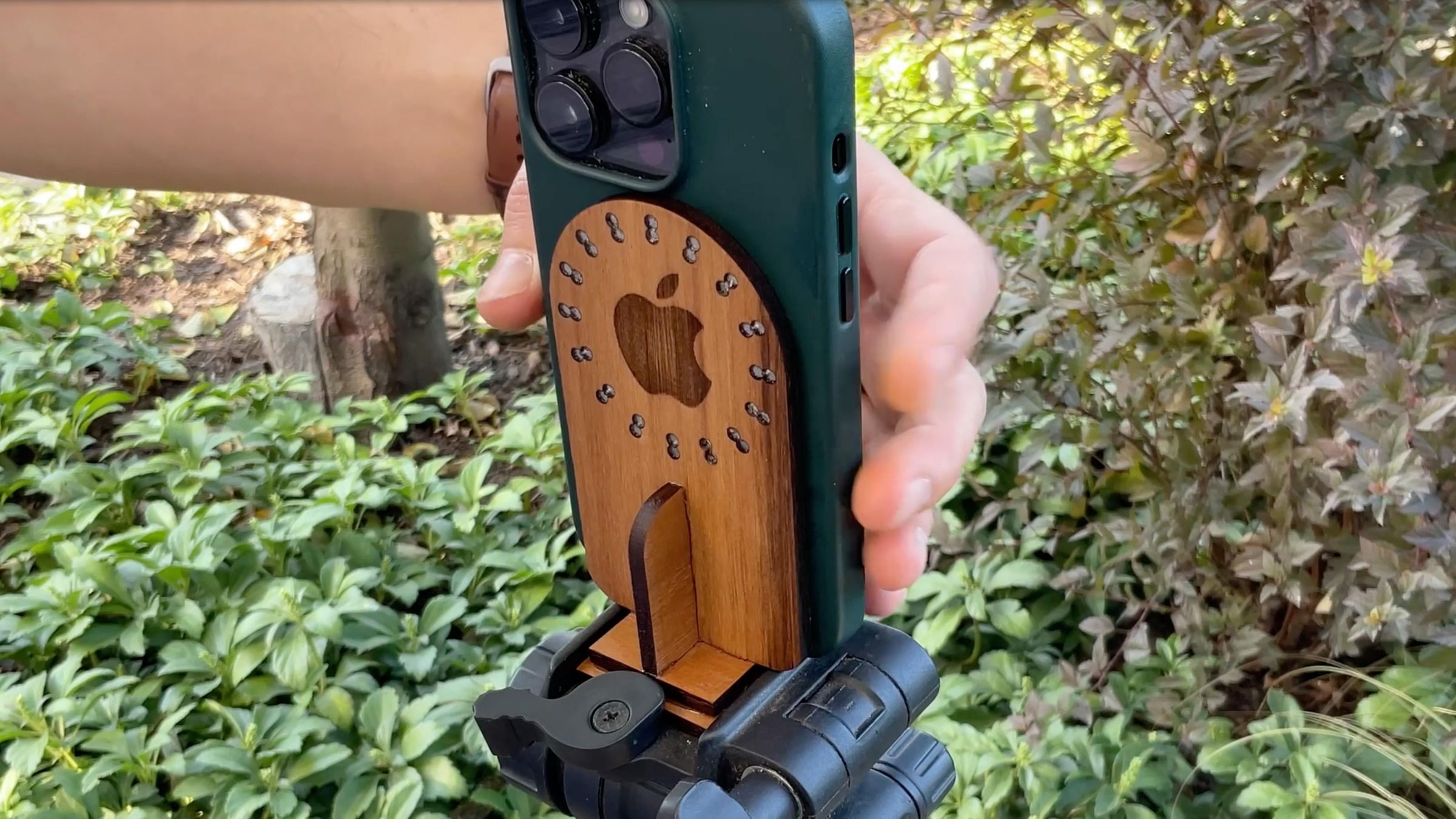 Wooden Mag-Safe Tripod Mount for IPhone : 10 Steps (with Pictures ...