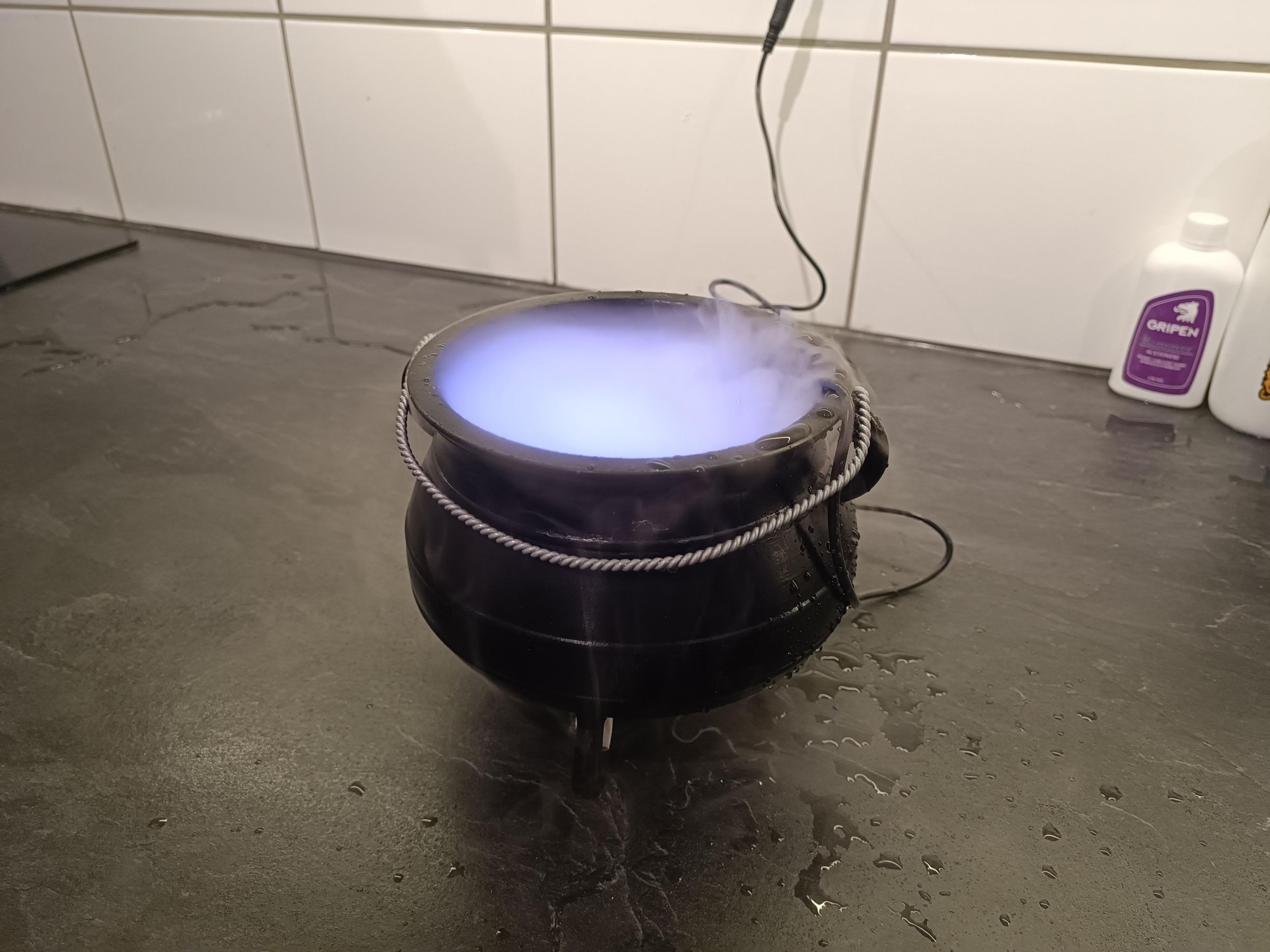 Steaming Led Cauldron : 10 Steps - Instructables