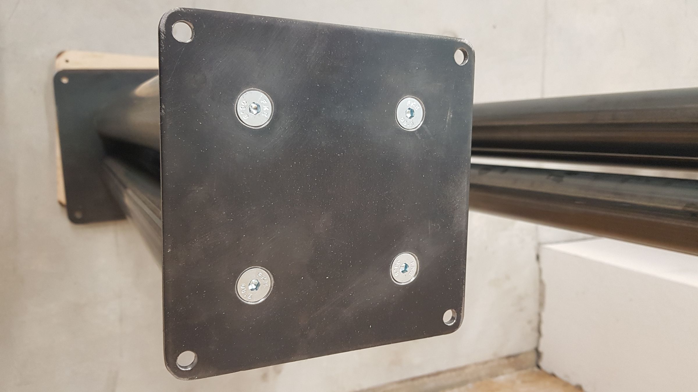 Metal Speakes Stands, No Welding : 9 Steps (with Pictures) - Instructables