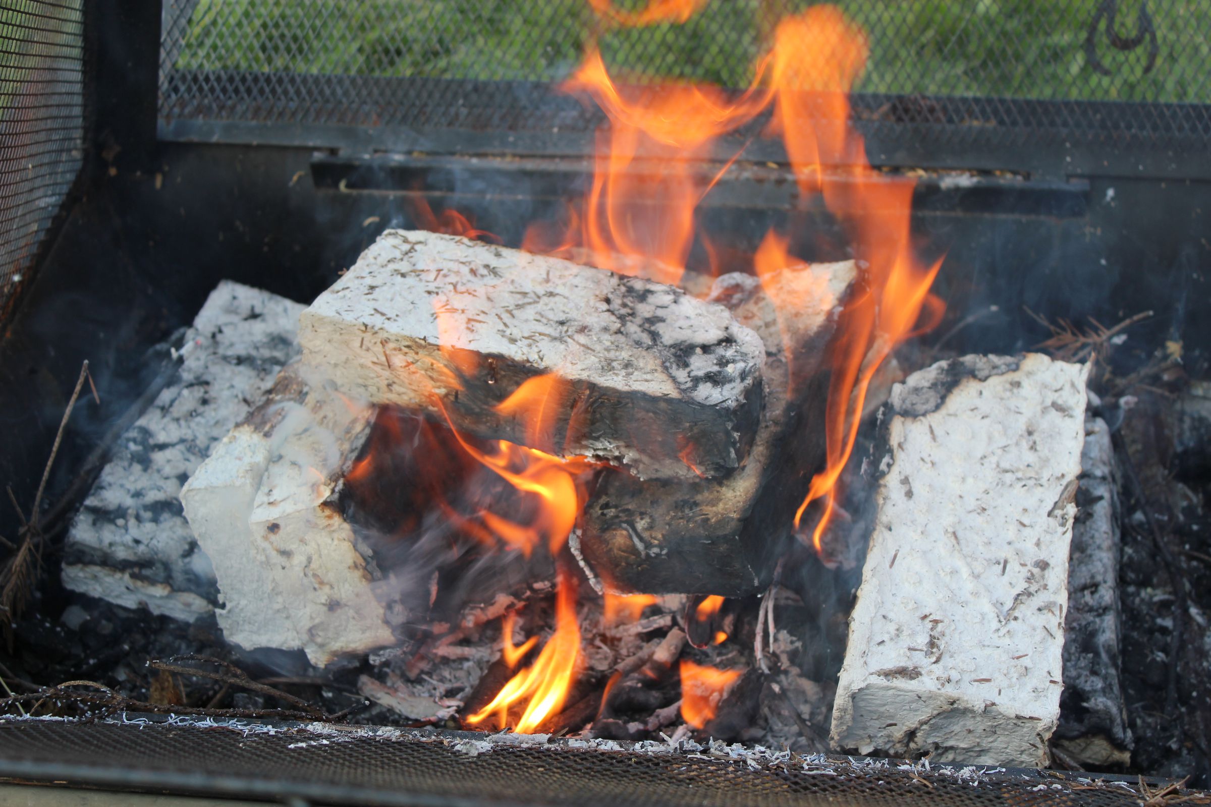 Fire Briquette Burn Tests : 3 Steps - Instructables