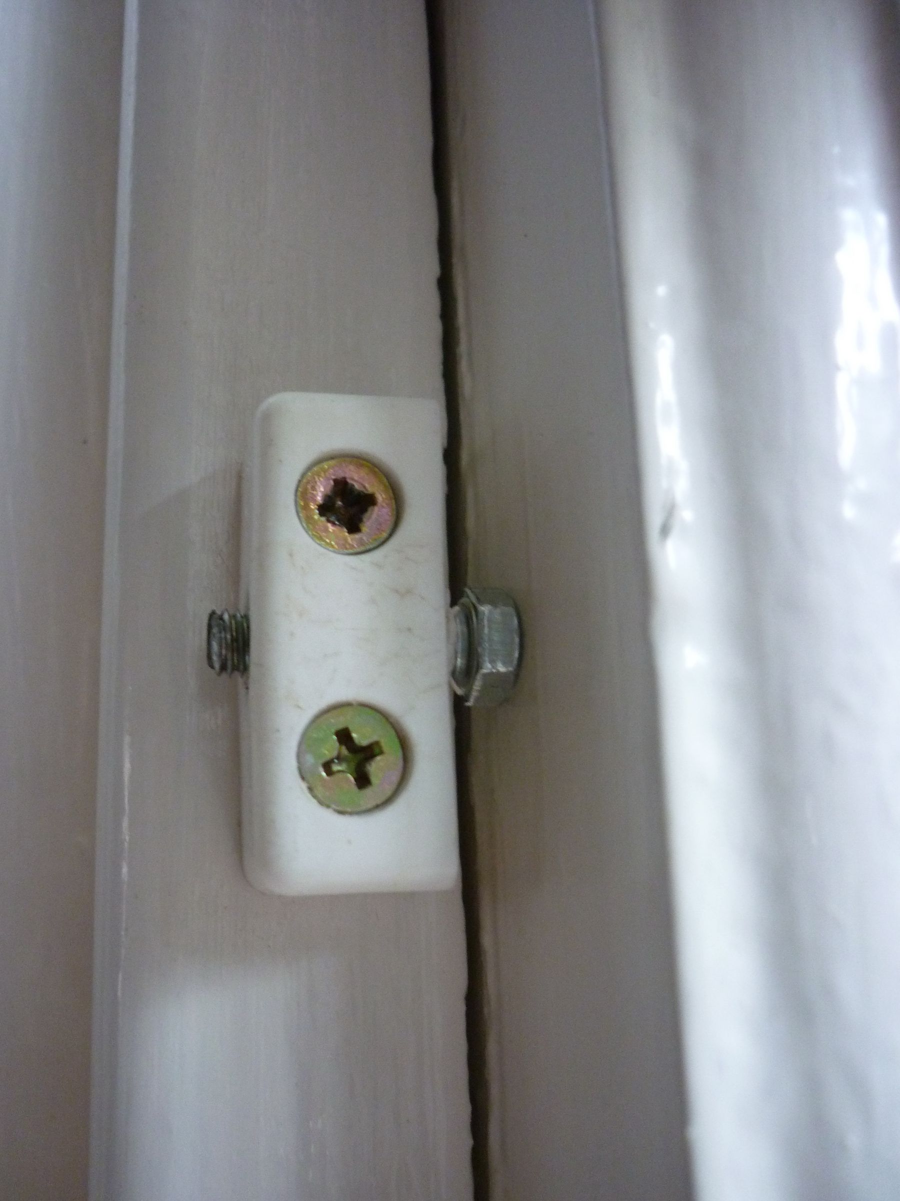 Stop Rattles and Drafts in Sash Windows - the Rumple : 5 Steps ...