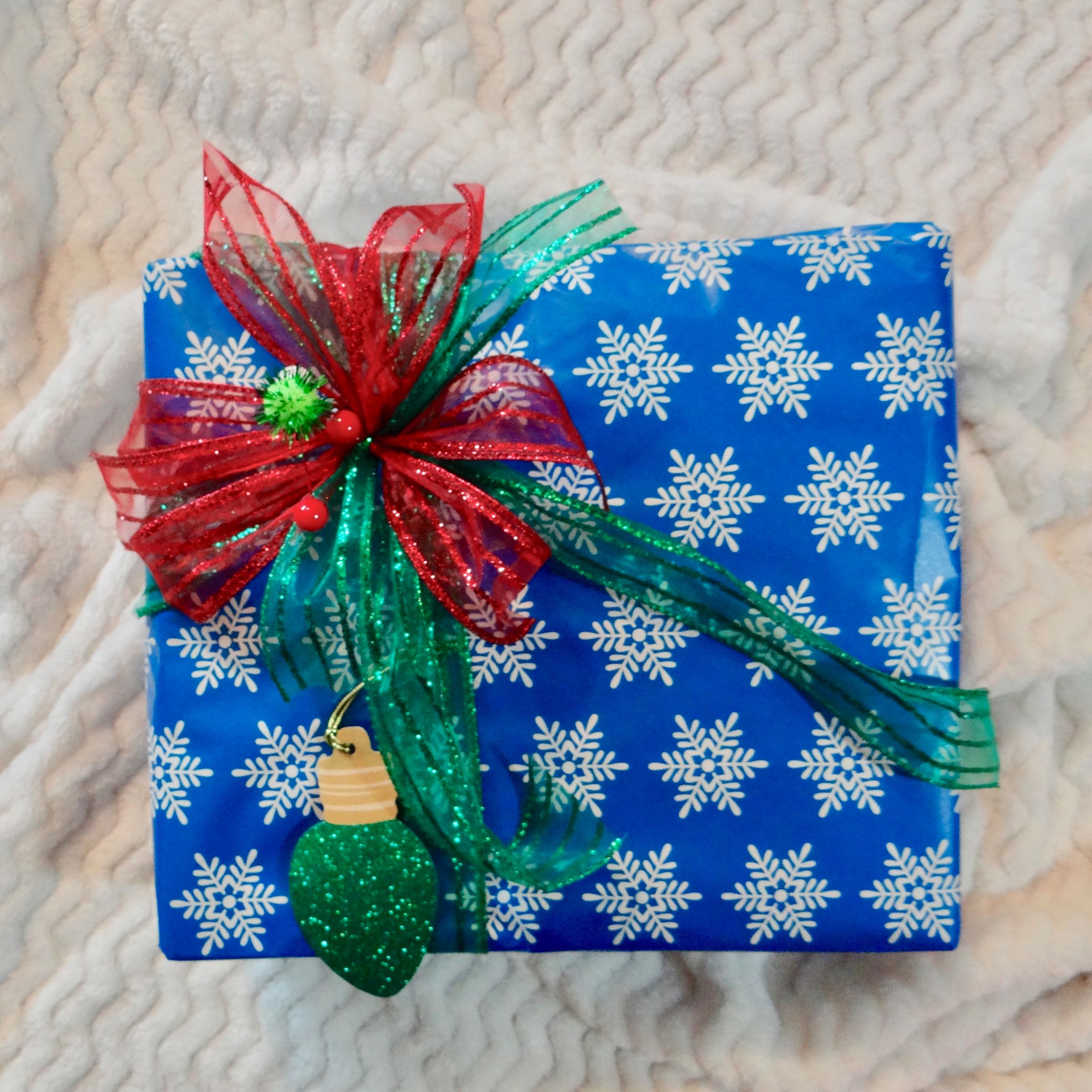 Holiday Decorative Gift Bows : 5 Steps - Instructables