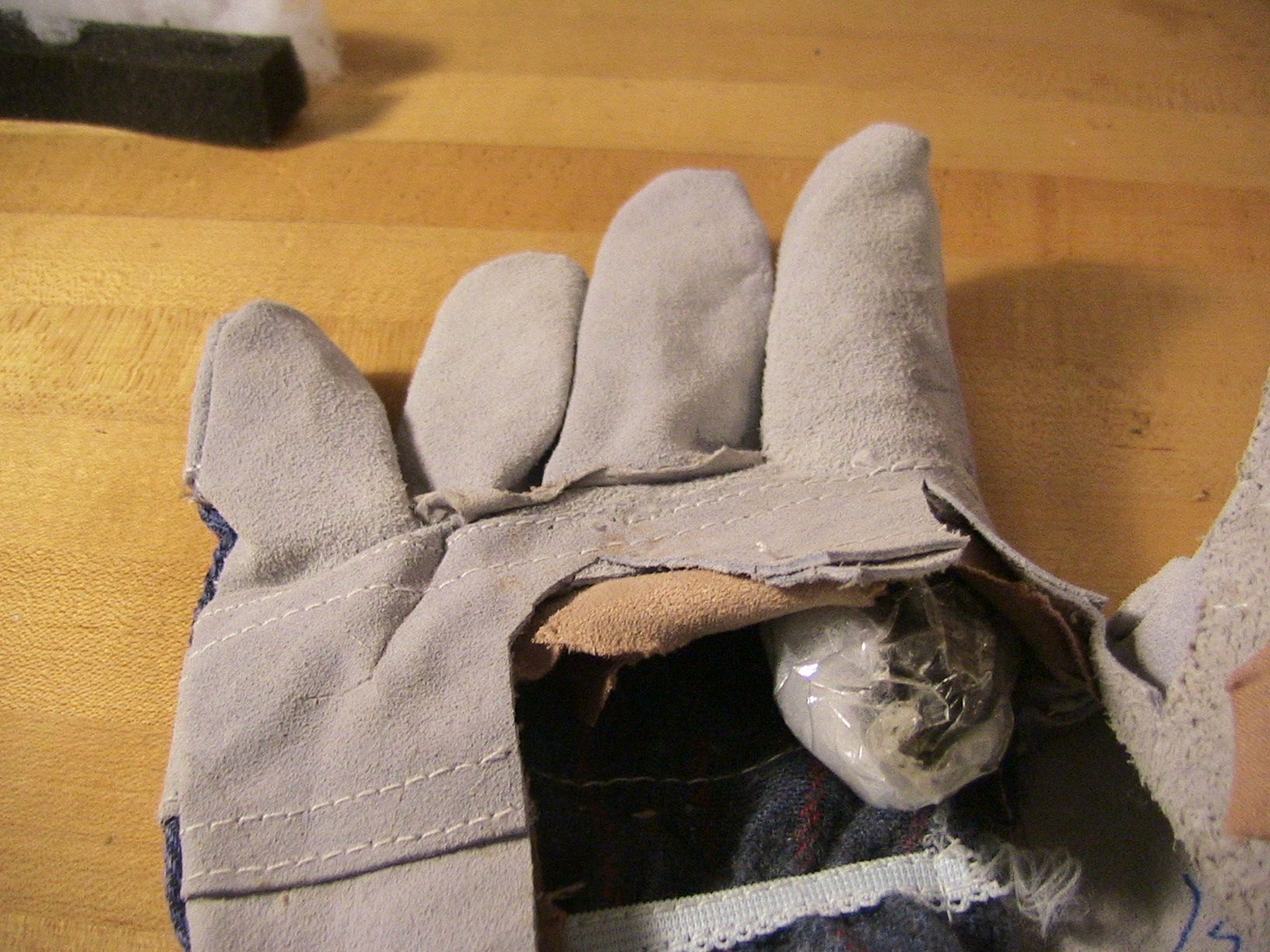 The Living Severed Hand! : 9 Steps (with Pictures) - Instructables