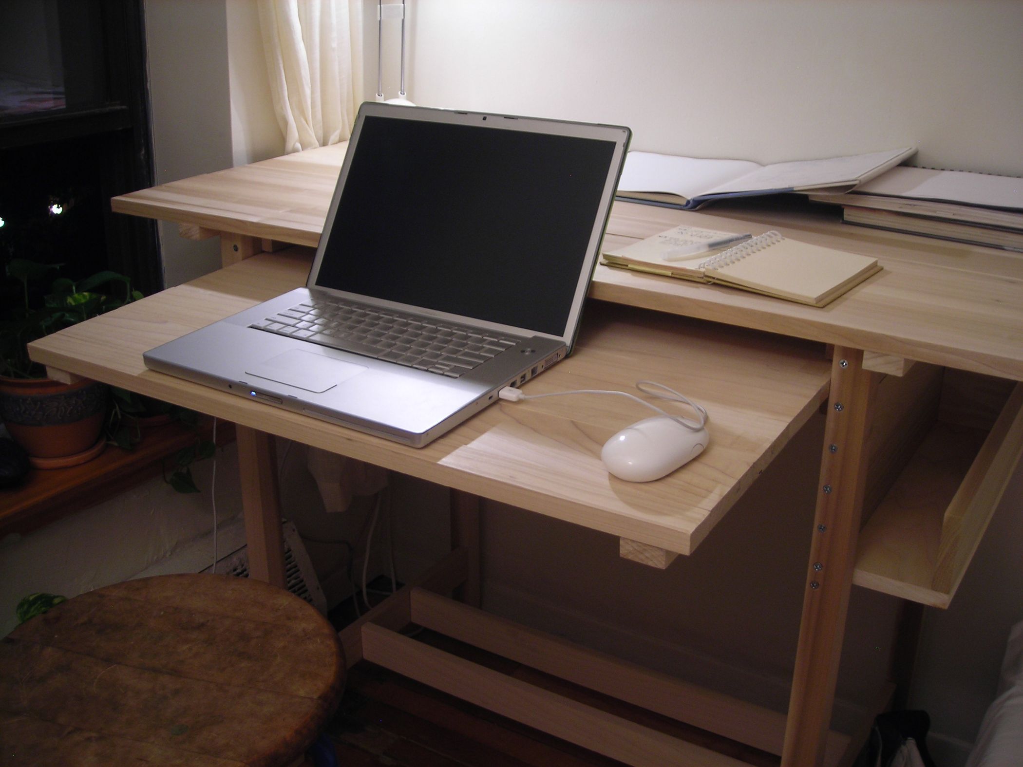 How to Build a Personalized Desk/table : 6 Steps - Instructables