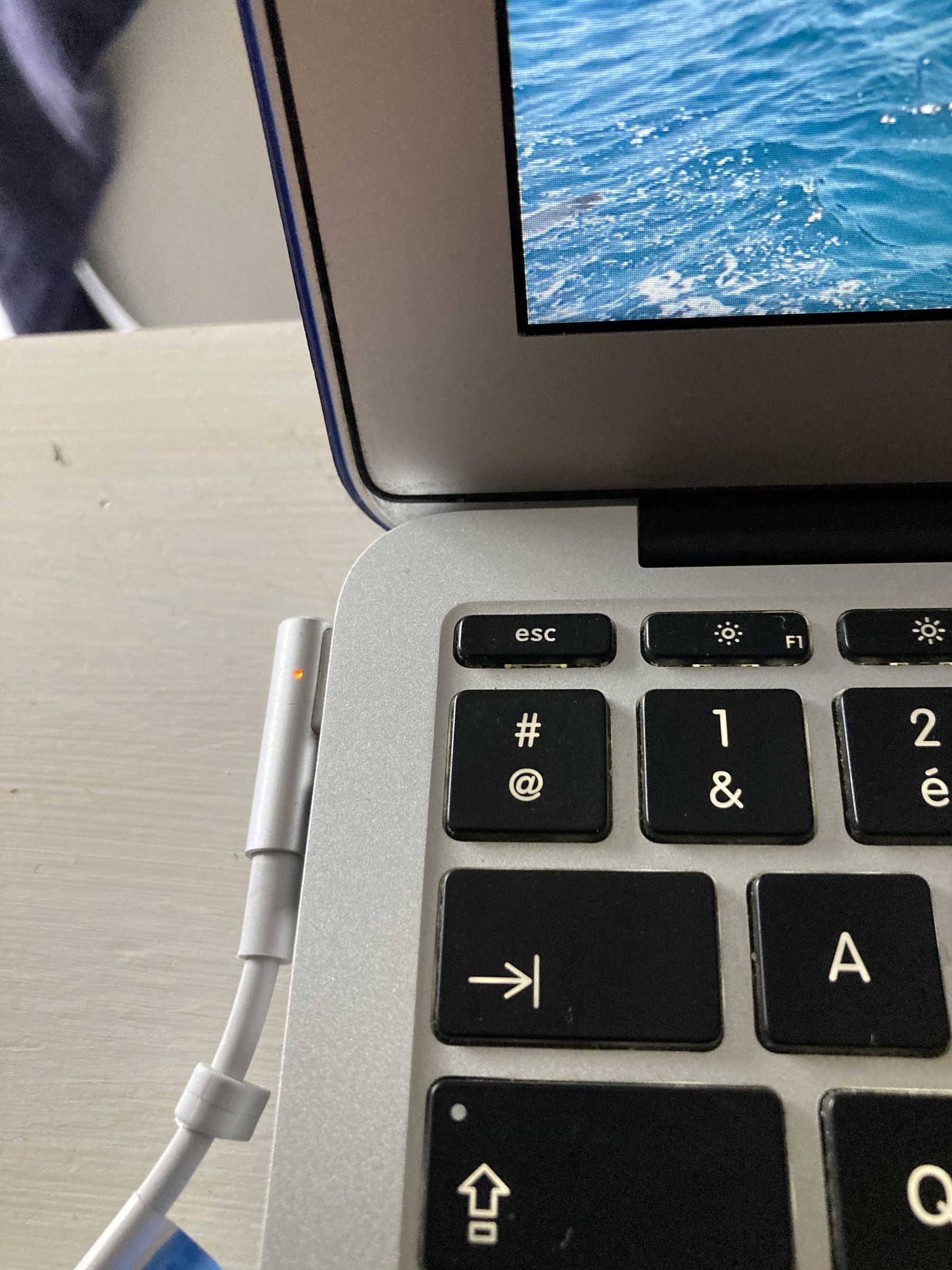 External Battery for Macbook Air 2011 - Instructables