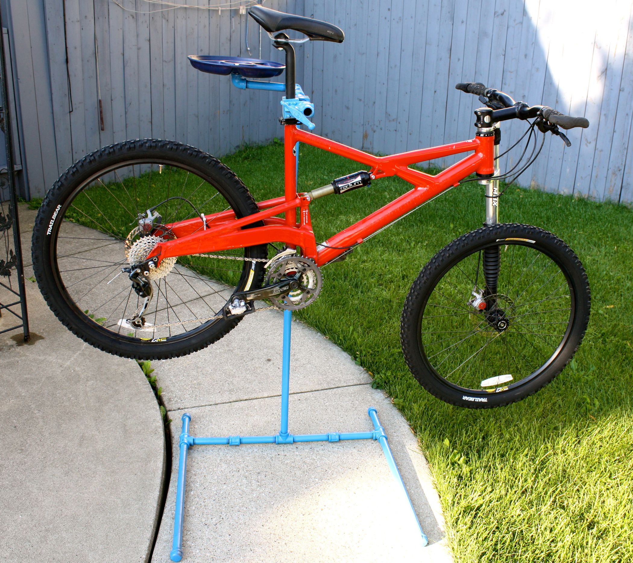 Self Standing Bicycle Repair Stand With Optional Tool/Parts Tray (with ...