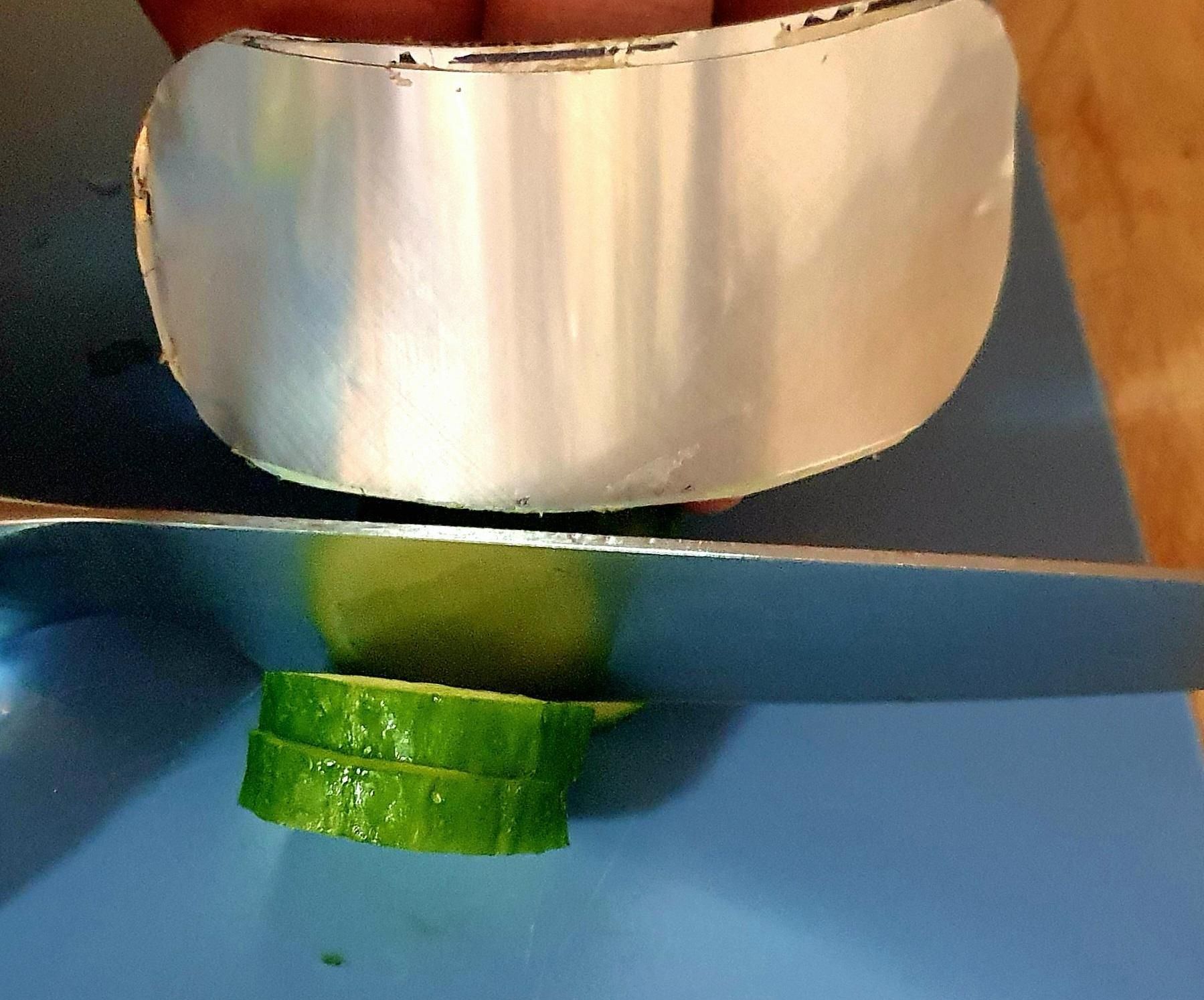 Finger Knife Guard : 5 Steps - Instructables