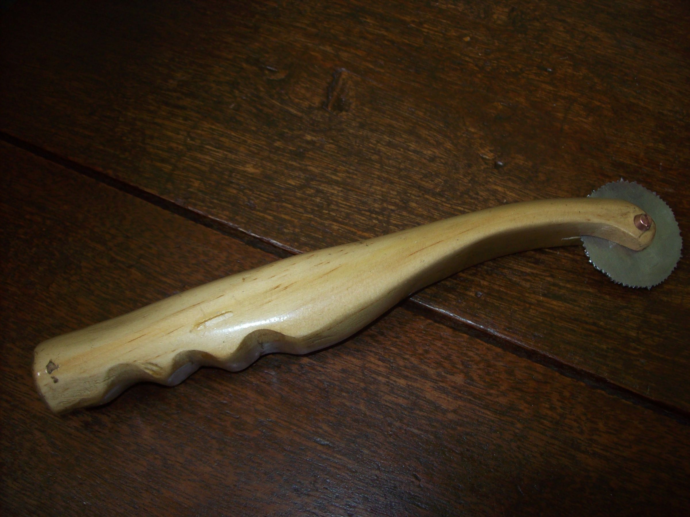 Hand Carved Pizza Wheel. Cortador De Pizza Tallado. : 4 Steps (with ...