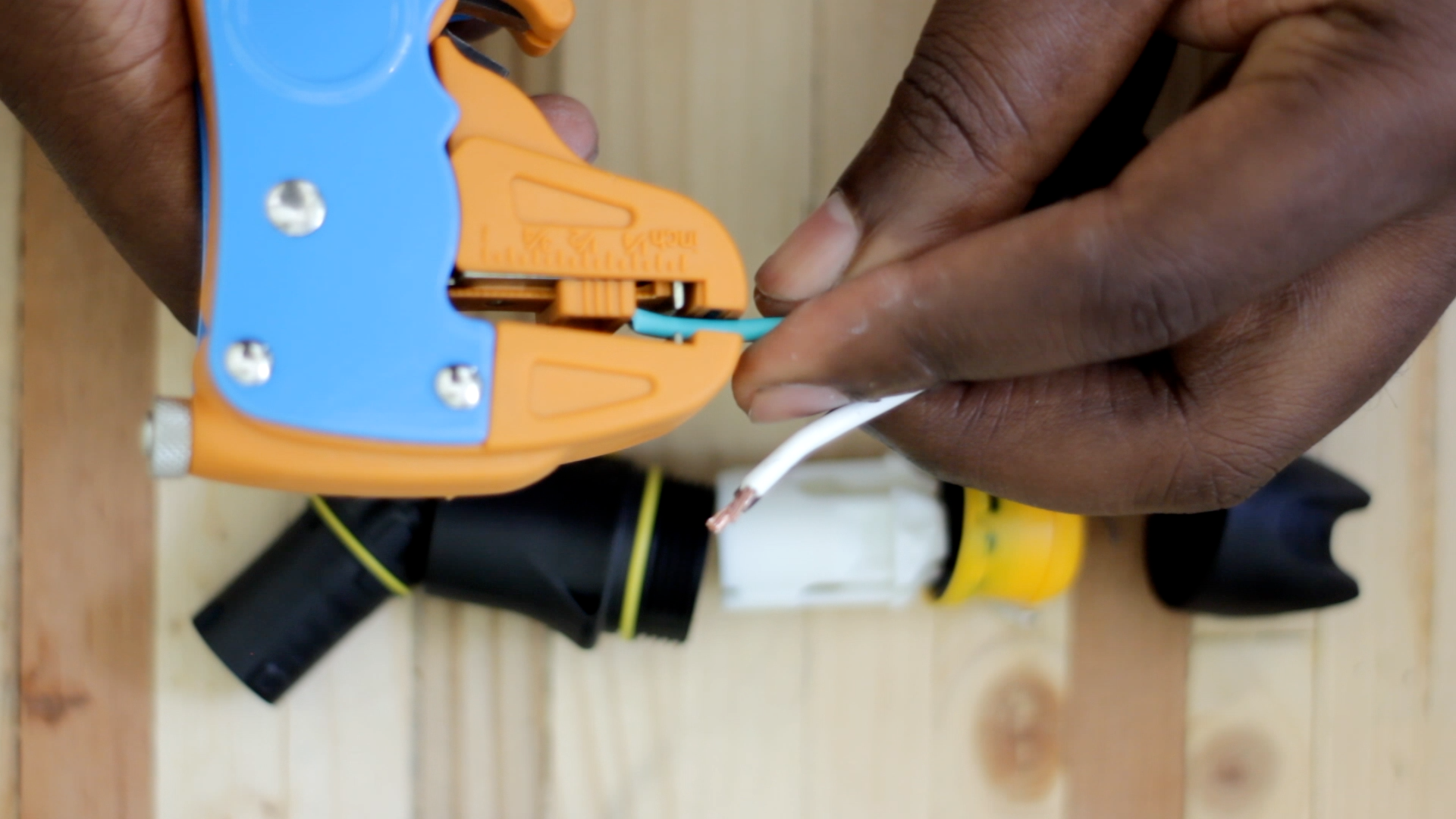 DIY Festool Style Plug-It Power Connectors : 6 Steps - Instructables