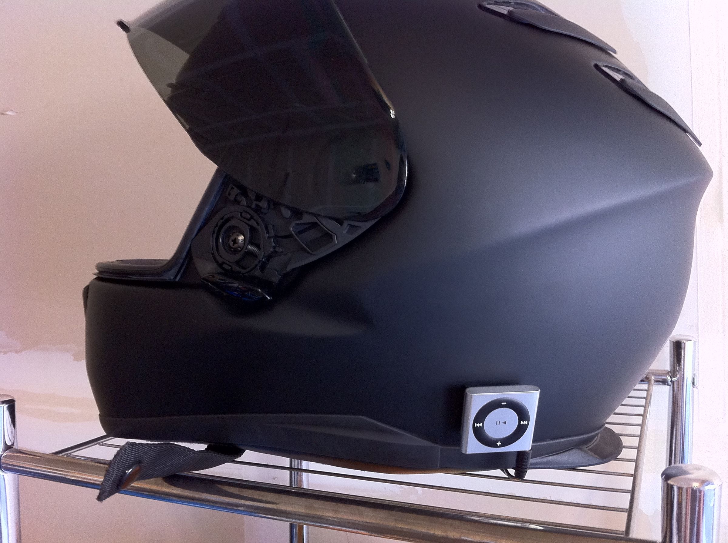 Complete Helmet Stereo (Headphones and MP3 Player) : 4 Steps (with ...