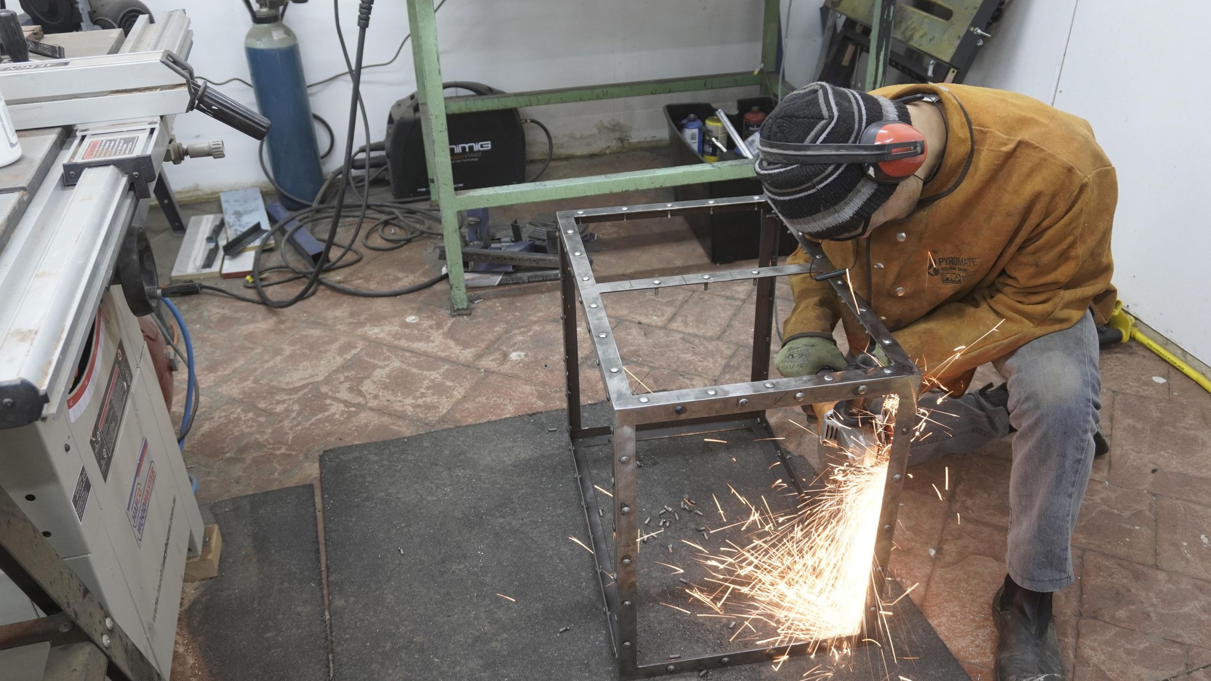 Industrial-style Metal and Timber Study Desk : 5 Steps (with Pictures ...