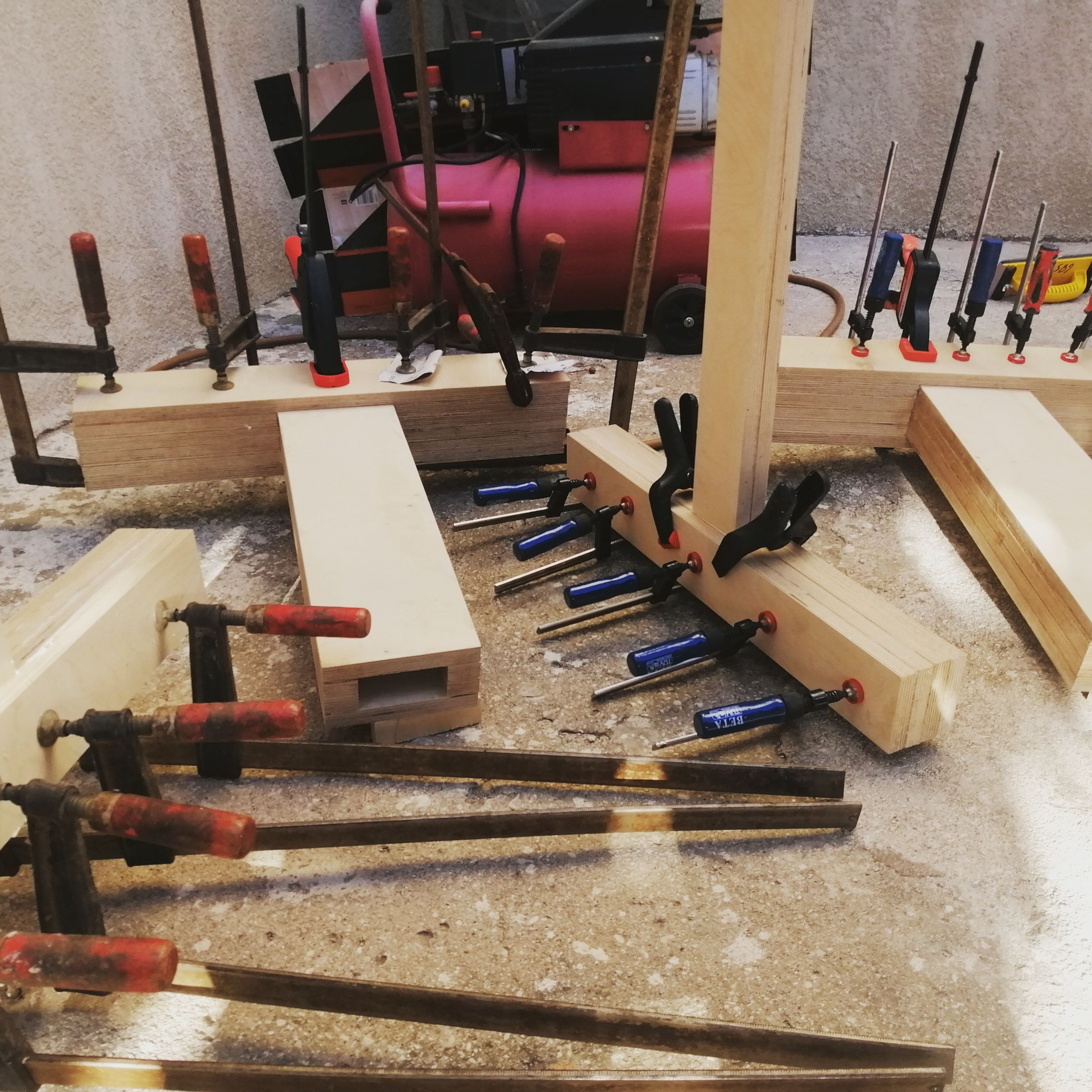 DIY Standing Desk : 8 Steps - Instructables