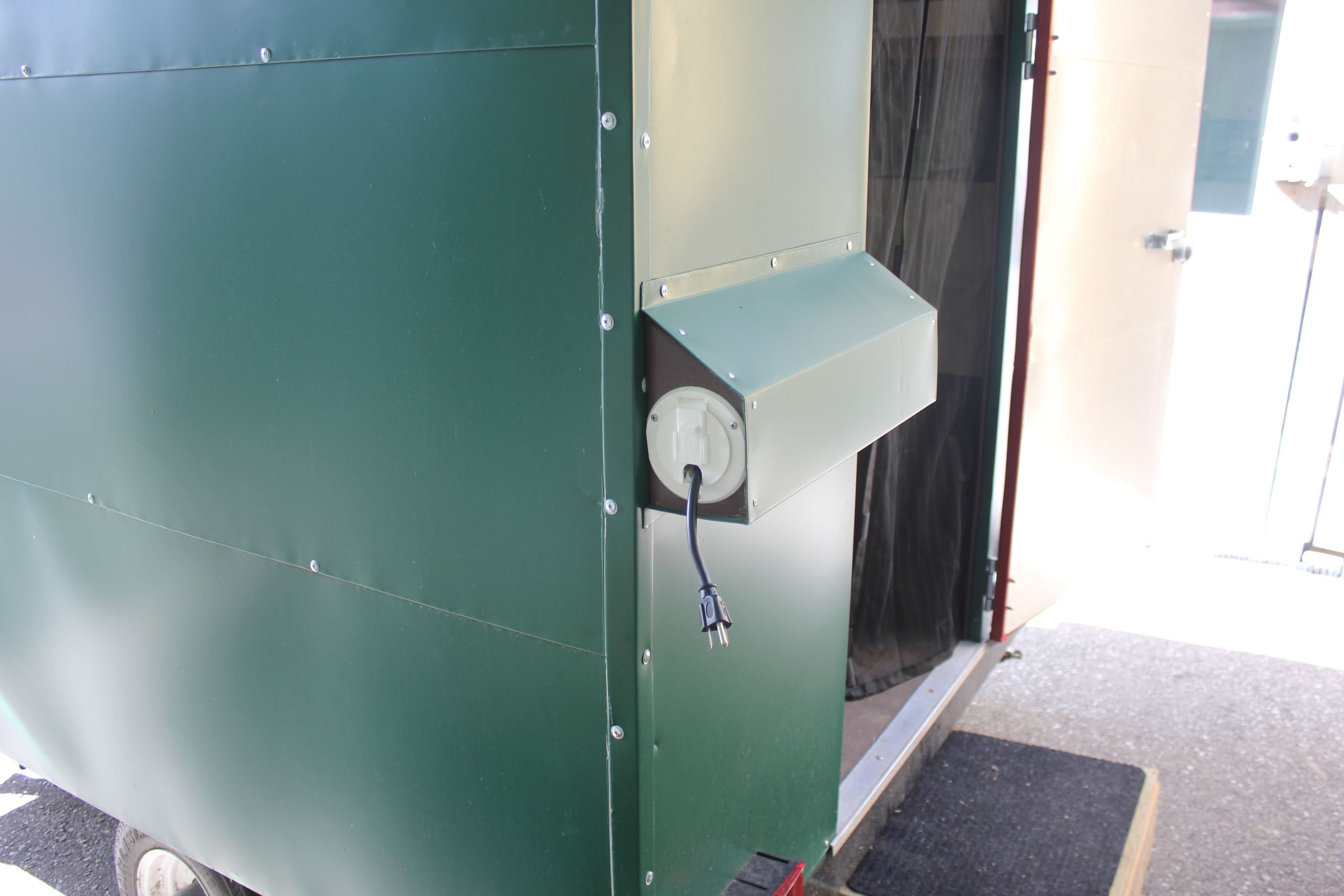 Tiny Dumpster House Trailer : 7 Steps (with Pictures) - Instructables