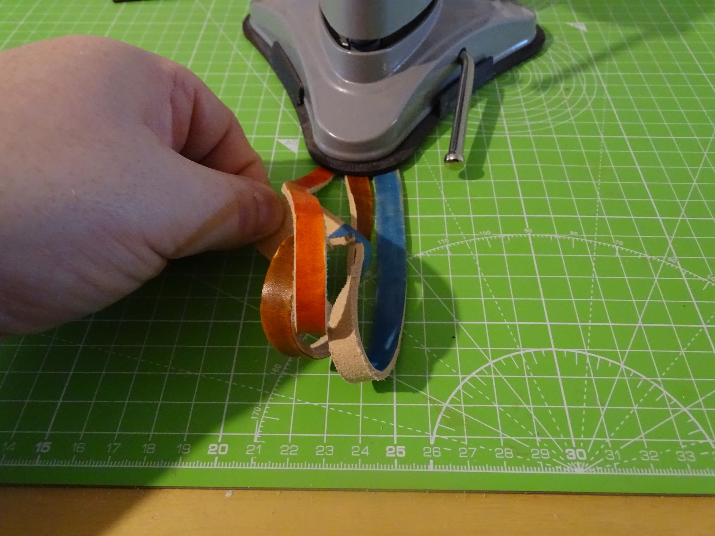 Leather Mystery Braid : 17 Steps (with Pictures) - Instructables