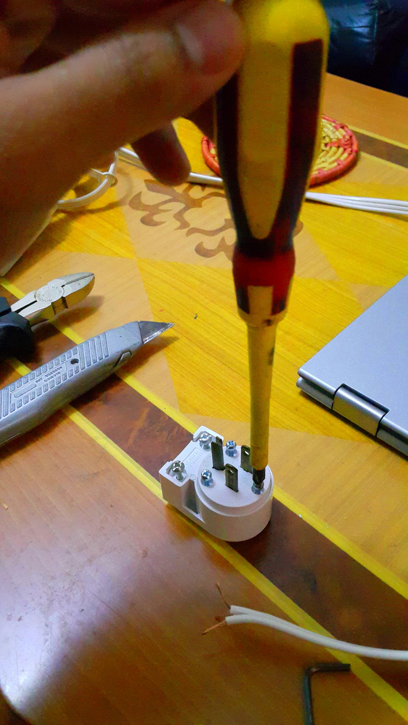 Repairing an Electrical Extension Chord. : 5 Steps - Instructables