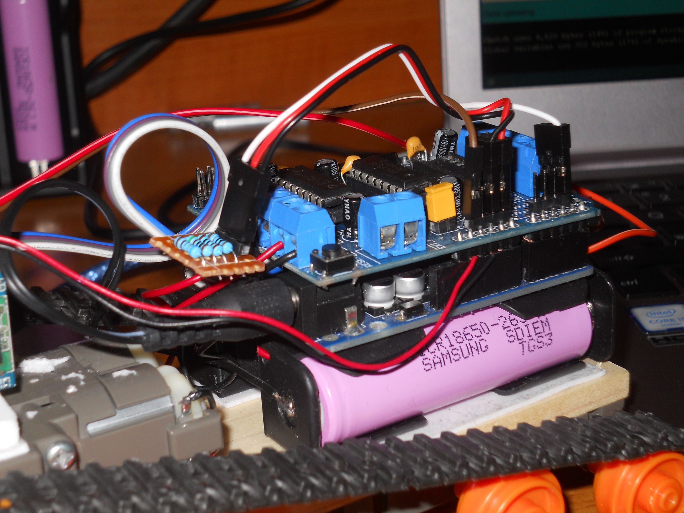 FPV Virtual Reality Arduino Controlled Tracked Robot : 17 Steps (with ...