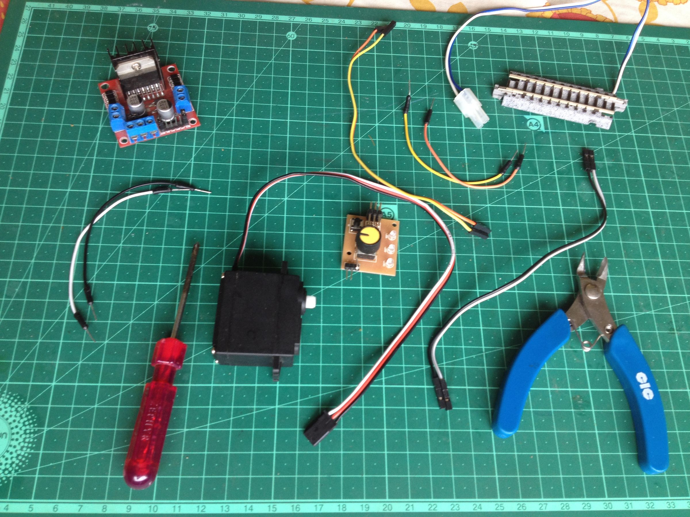 HACKED! Servo Motor As Model Train Driver! : 17 Steps - Instructables