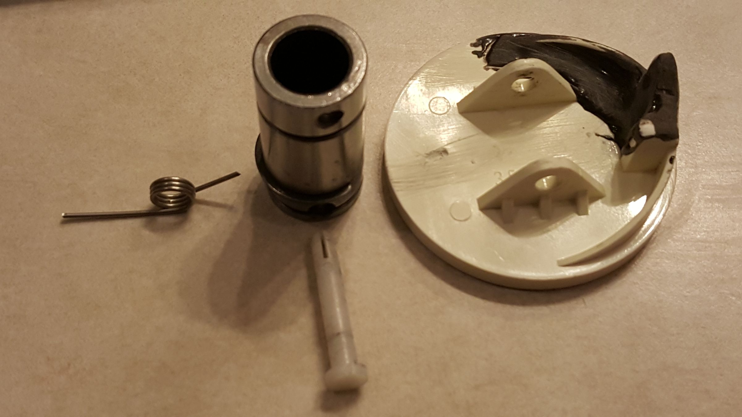 Repair a Broken Singer 57825C Handwheel Clutch Plate. : 13 Steps (with ...