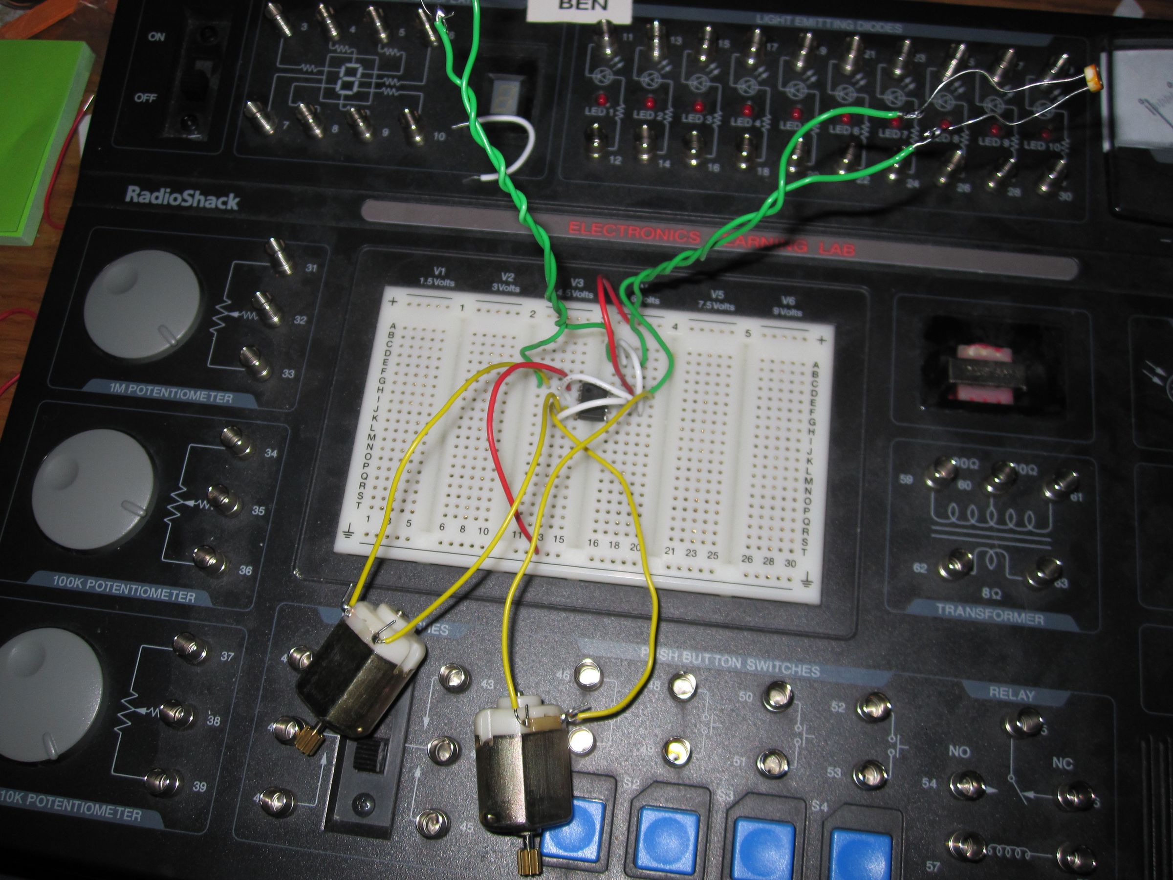 Simple Light Seeking Robot With 555 Timing IC : 10 Steps (with Pictures ...