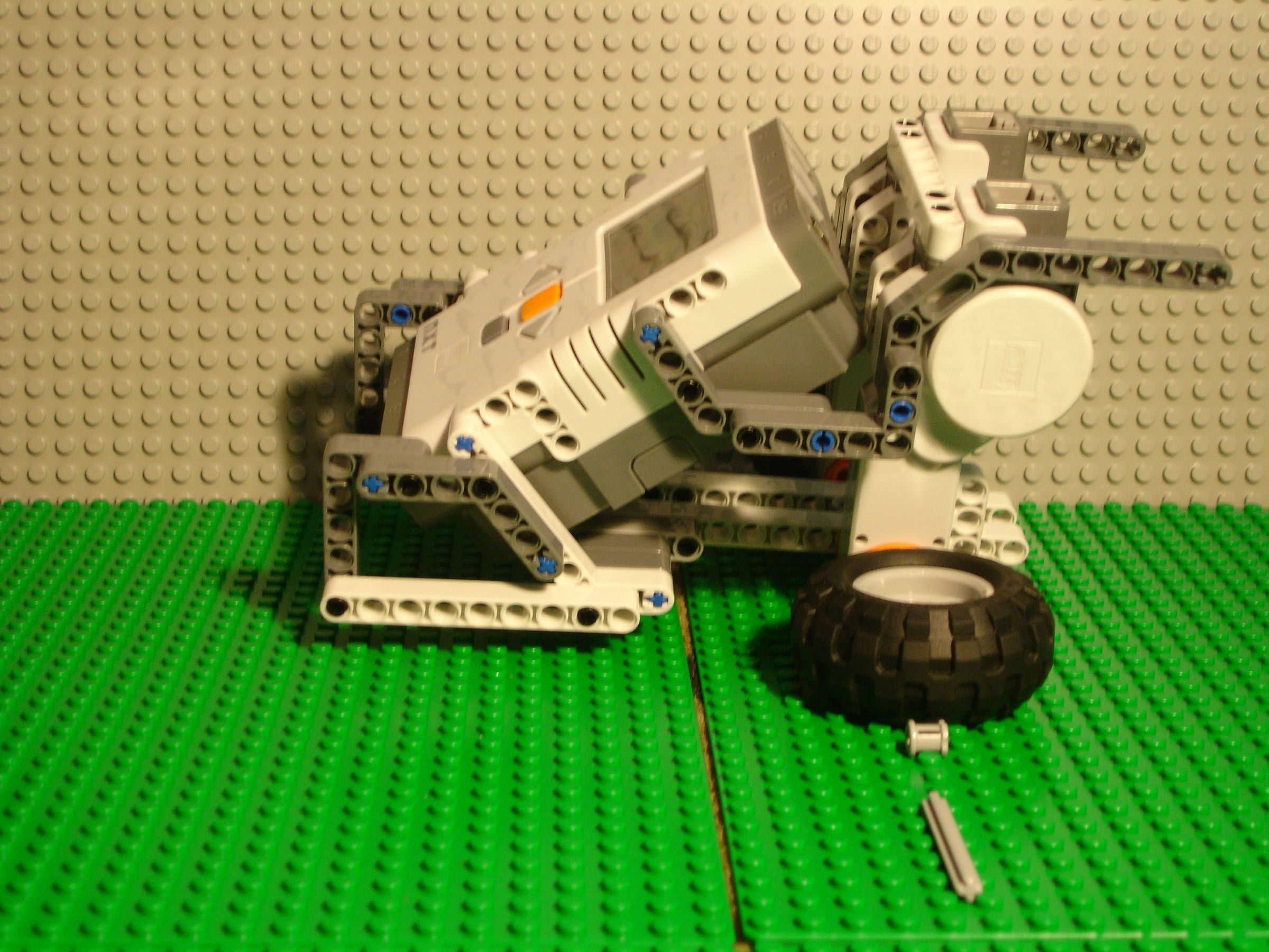 Build a Simple LEGO Starter Robot : 7 Steps - Instructables