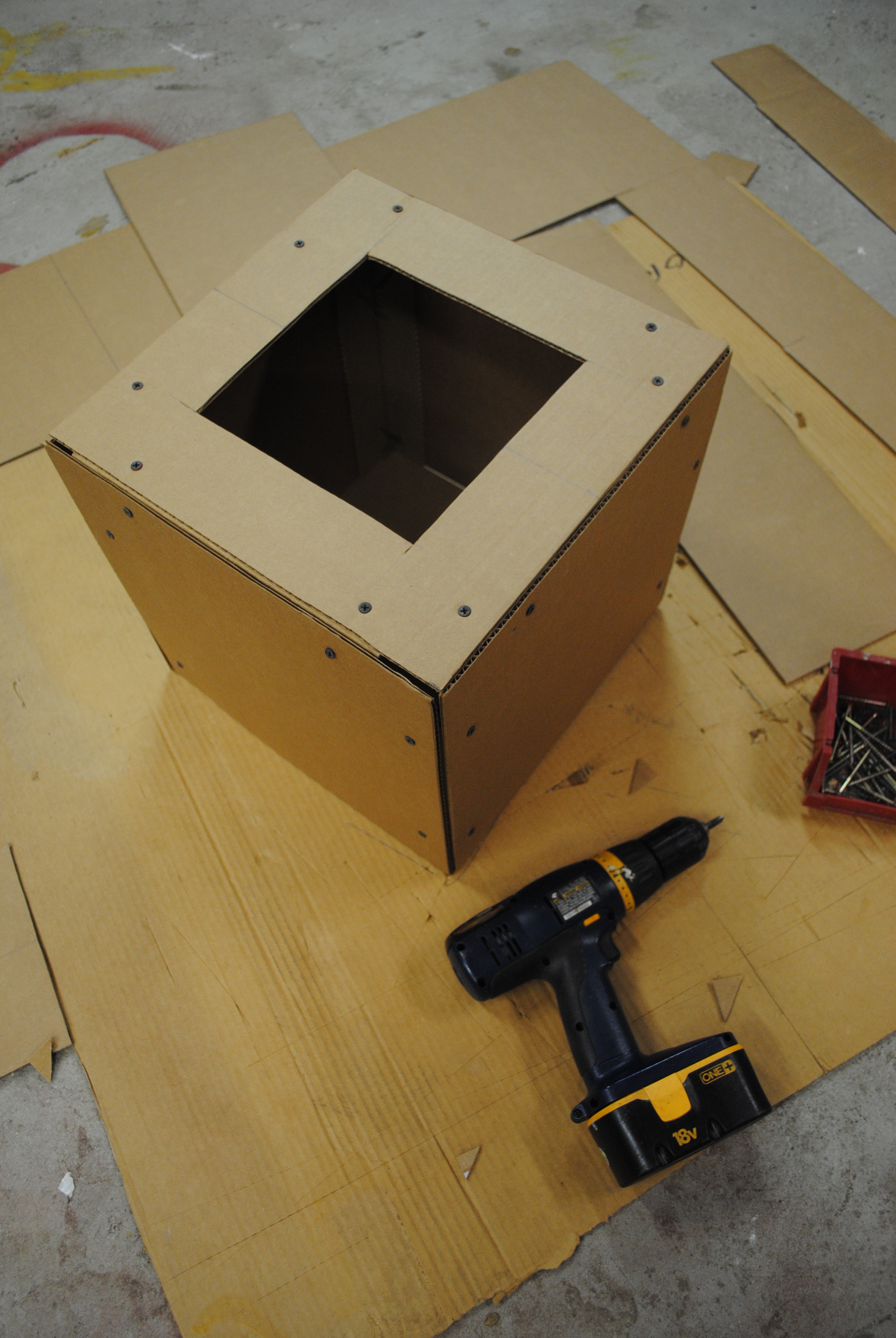 Telescoping Minecraft Creeper Costume : 7 Steps (with Pictures ...