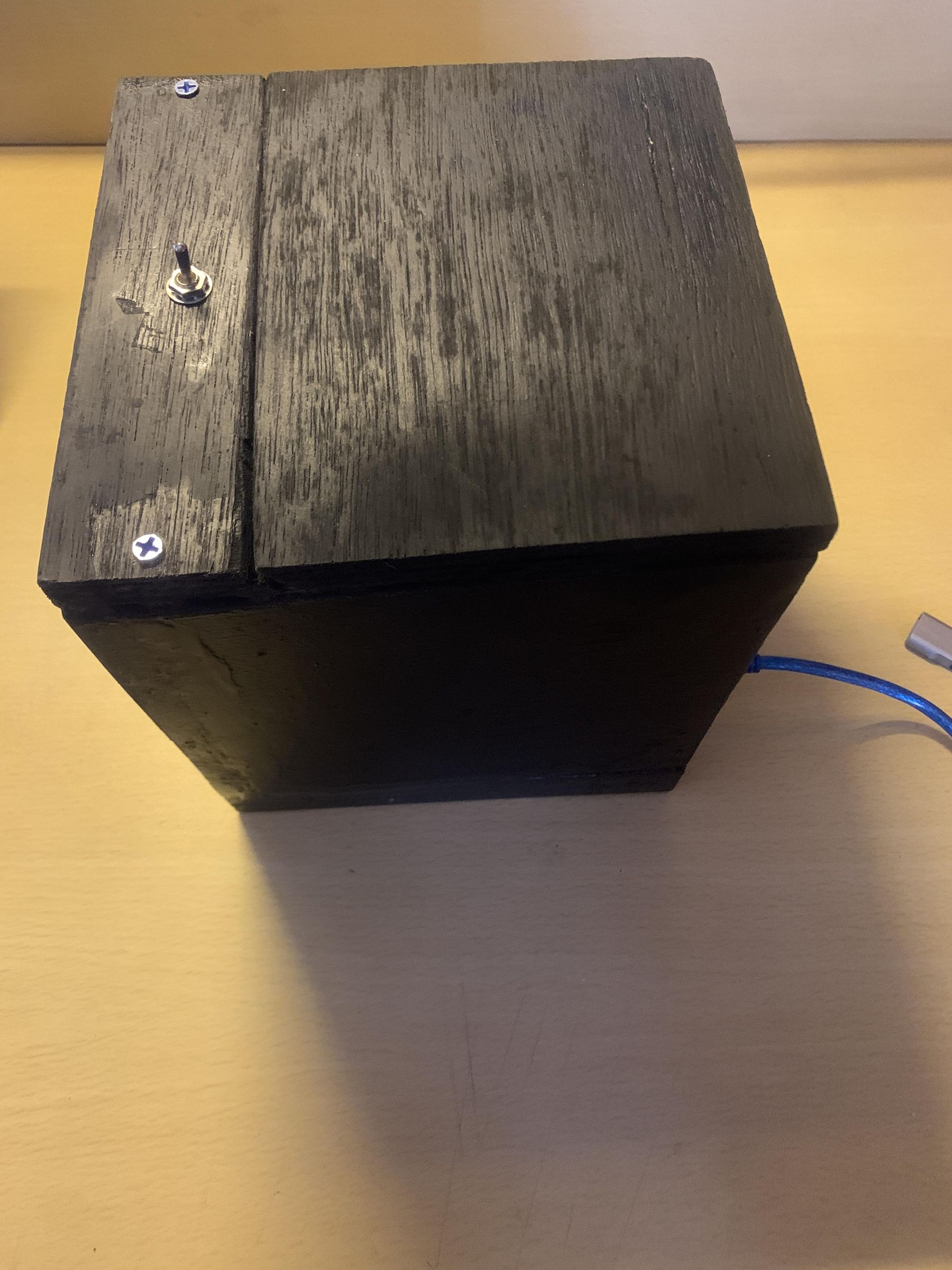 A Simply Useless Machine - USB Powered. : 5 Steps - Instructables
