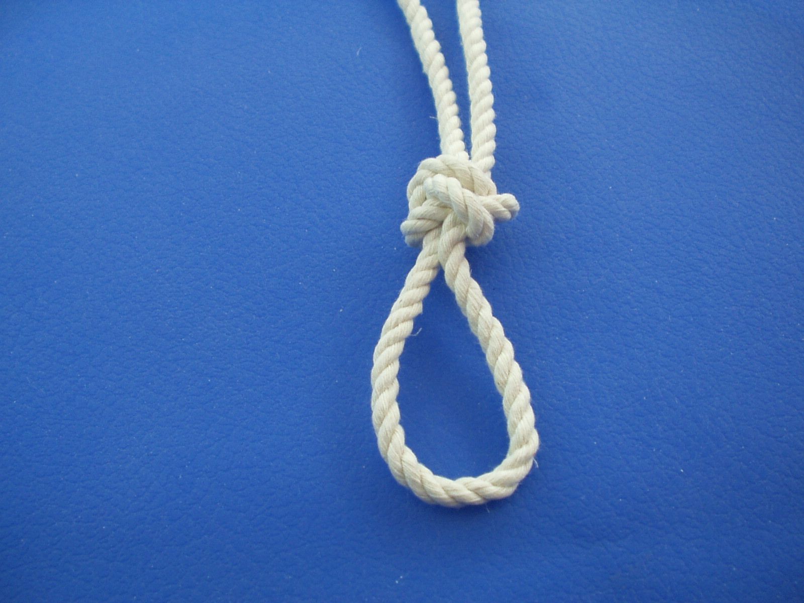 Overhand, Overhand Stopper Knot : 8 Steps - Instructables