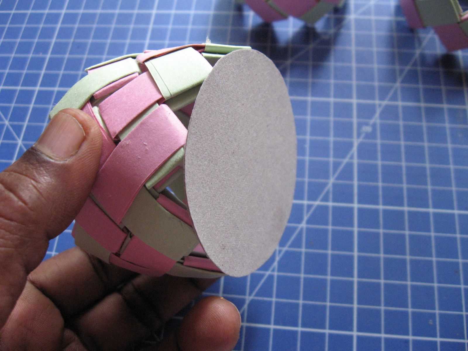 How to Make a Small Paper Vase : 6 Steps (with Pictures) - Instructables