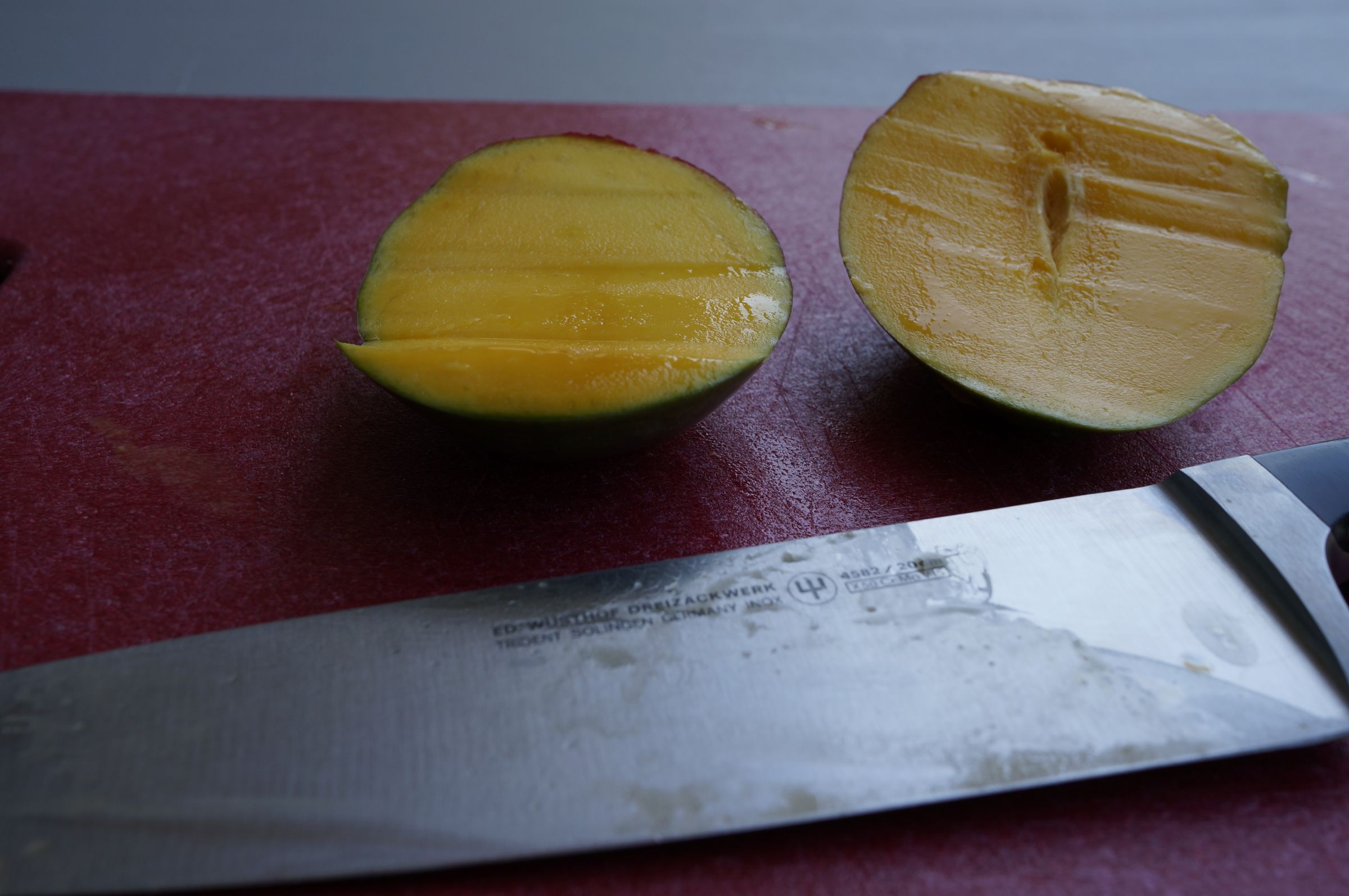 Fastest/ Best Way to Skin a Mango: 10 Second Mango Hack : 5 Steps (with ...