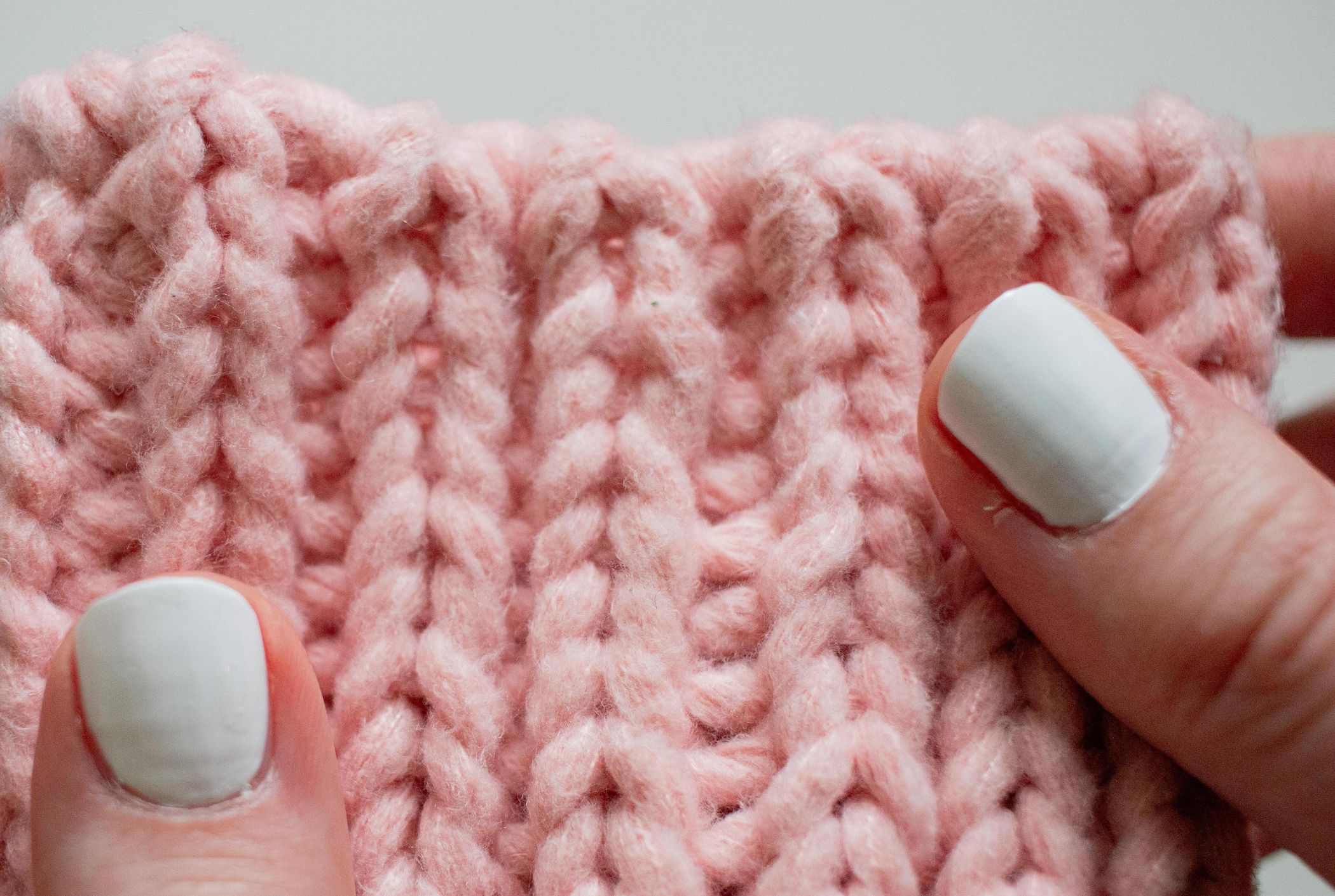 Alternating Cable Cast on in the Round Tutorial : 13 Steps (with ...