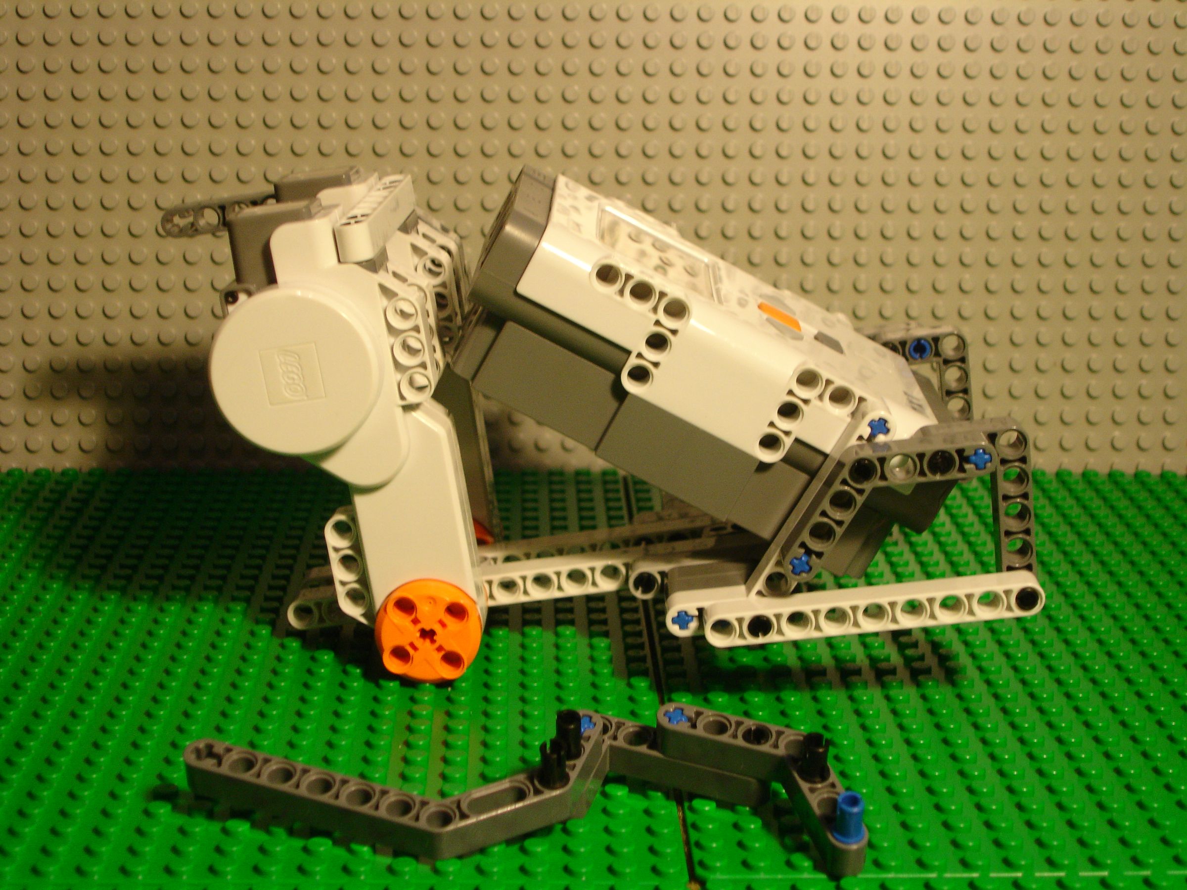 Build a Simple LEGO Starter Robot : 7 Steps - Instructables