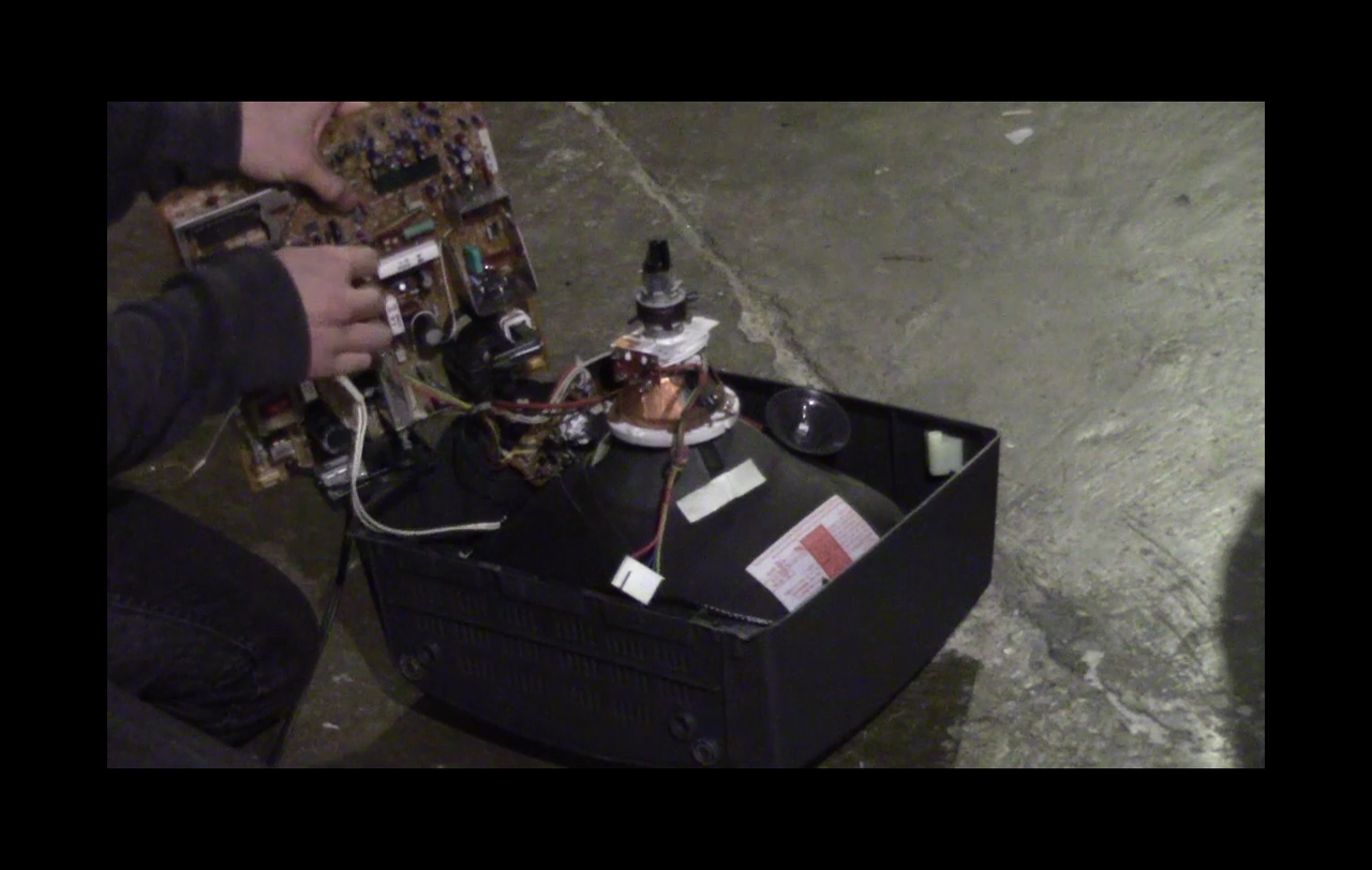 The SPACEBOX - Portable Amp Completely From an Old TV! : 6 Steps (with ...