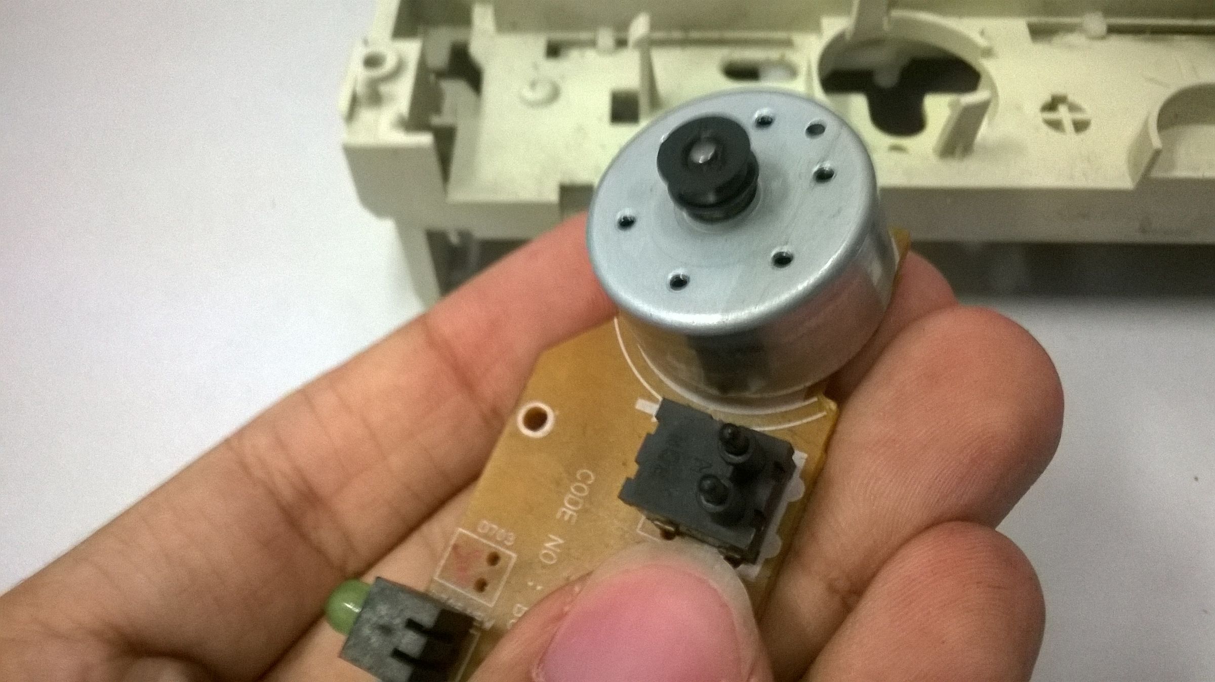 Disassembling a CD/DVD Reader and Reusing Its Parts : 12 Steps (with ...
