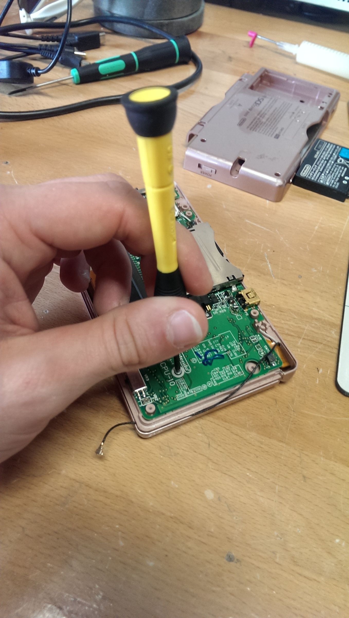 How to Fix a Broken Ds Lite : 16 Steps - Instructables