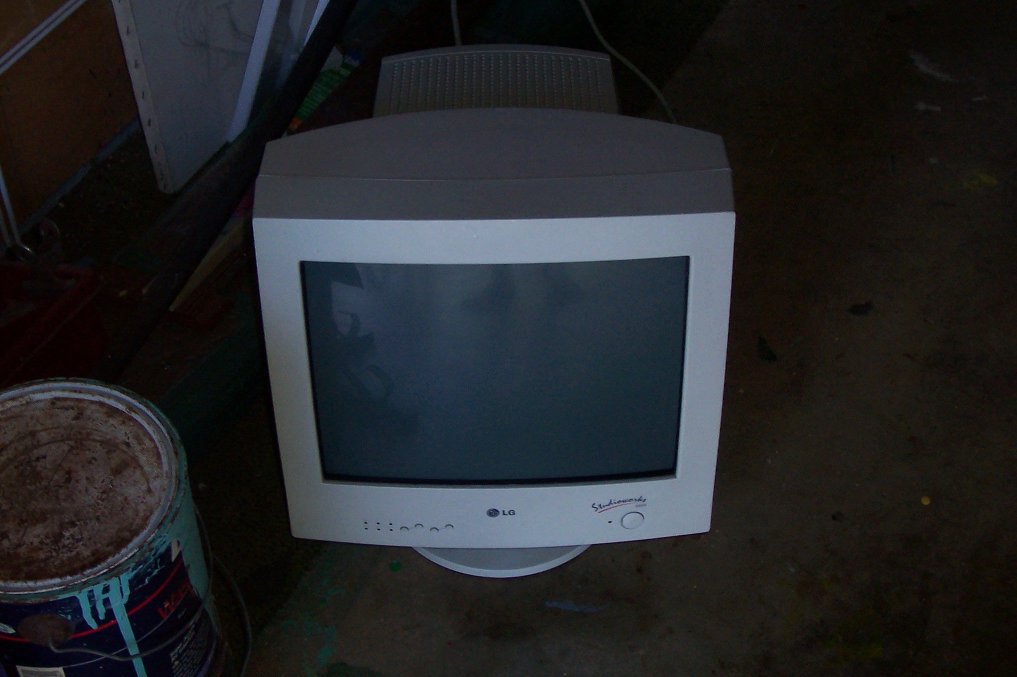 How to Safely Disassemble a CRT Monitor : 5 Steps - Instructables