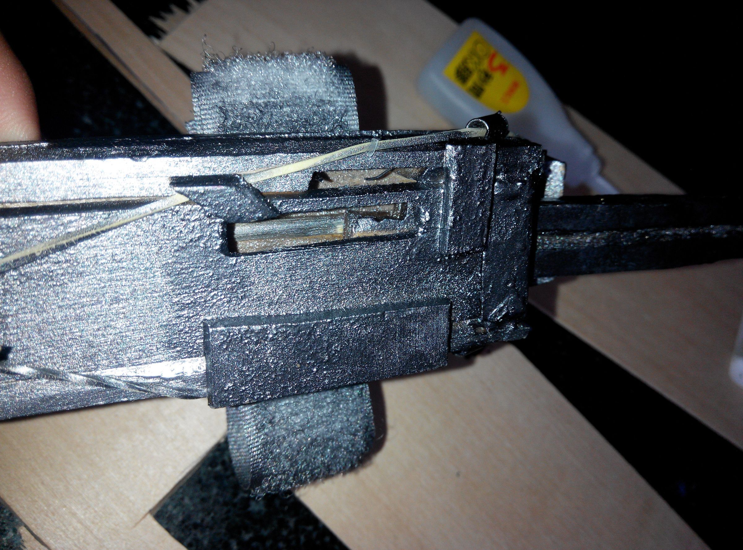 Assassin's Creed Altair's Hidden Blade : 8 Steps - Instructables