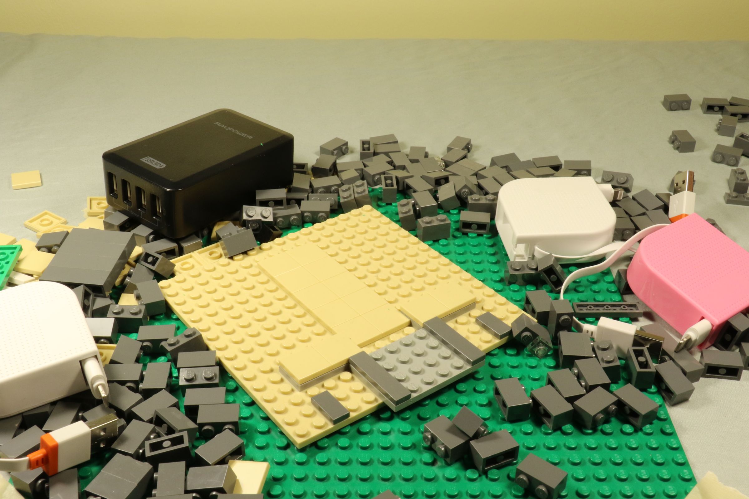 Lego Retractable Charging Station : 5 Steps (with Pictures) - Instructables